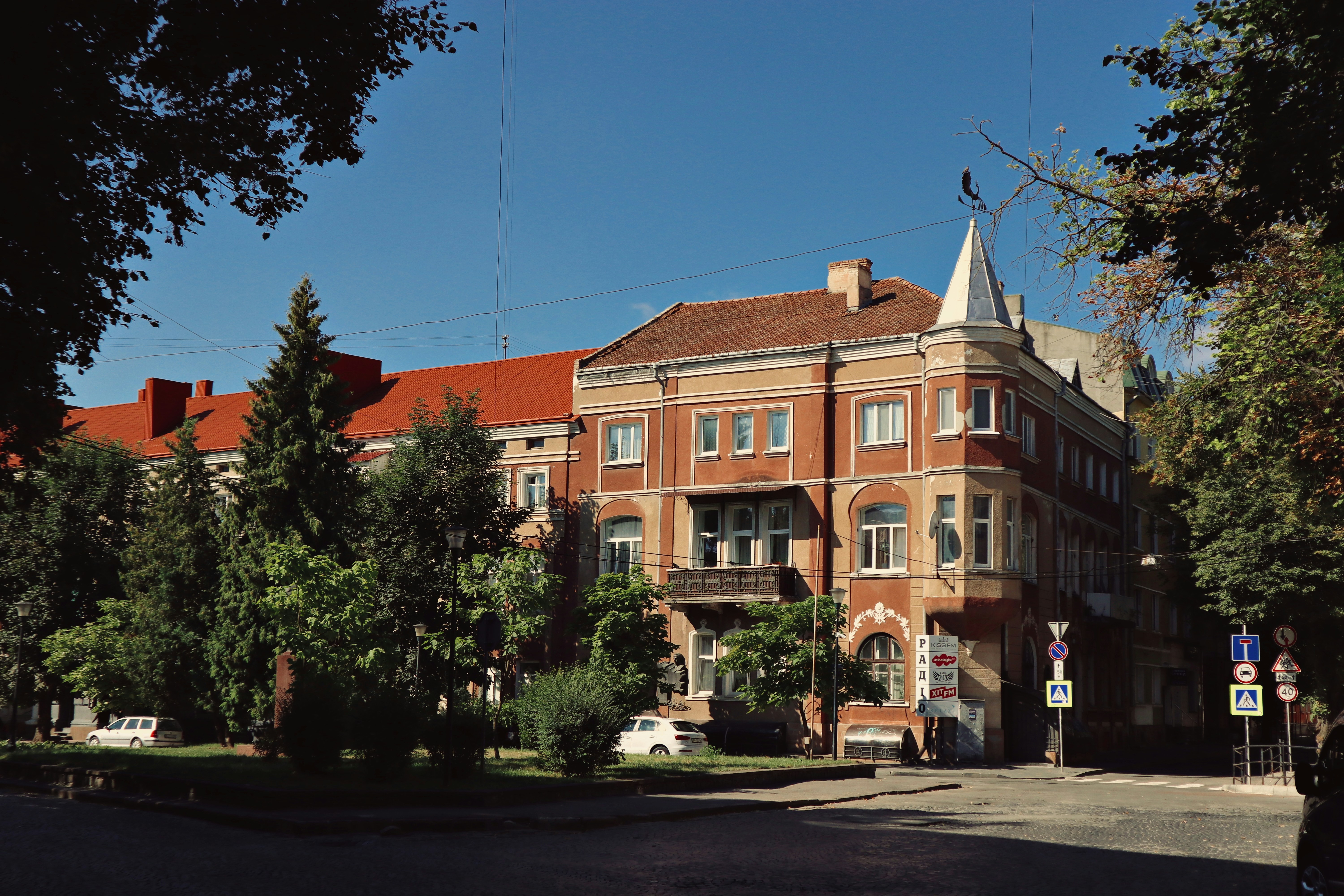 Brick Corner: A Quiet Strut of a City Block