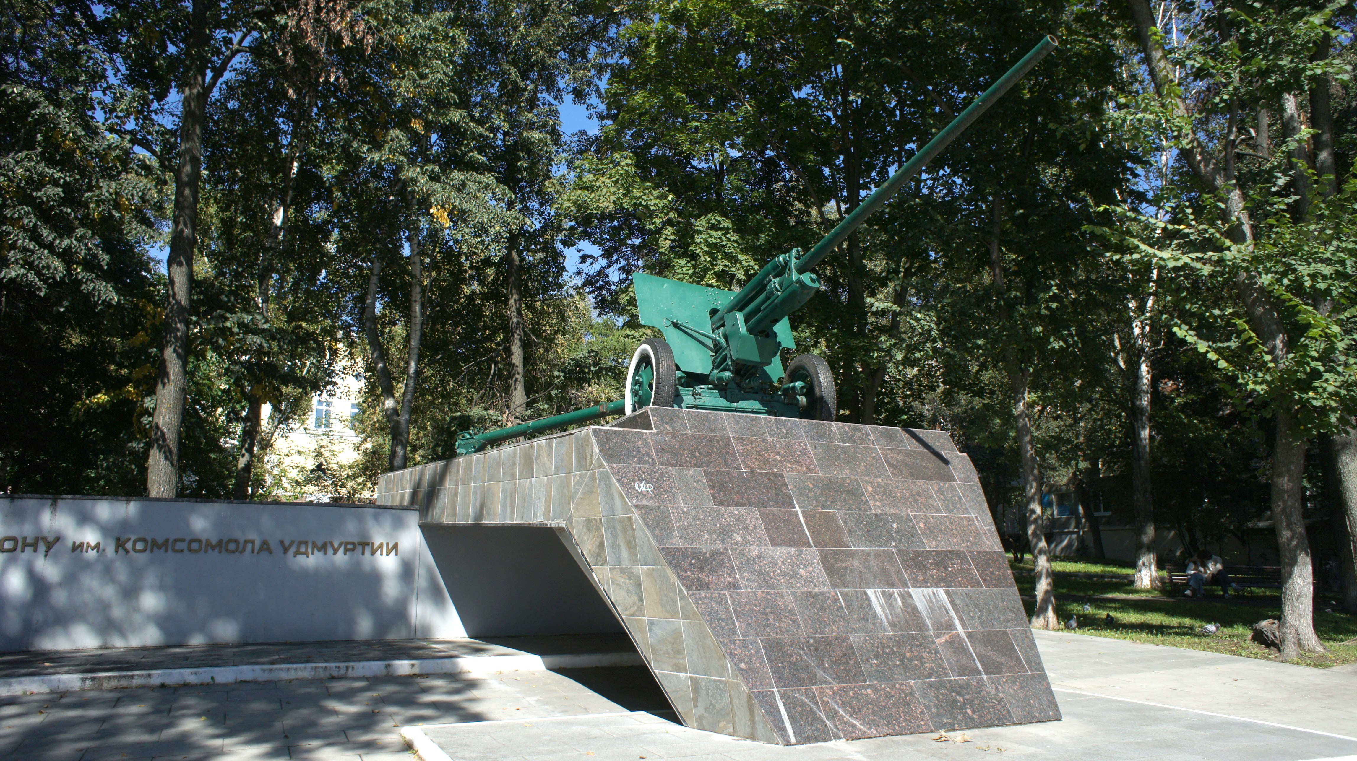 Cannoneer Memorial: A Green Artillery Replica Rising Over Marble Steps