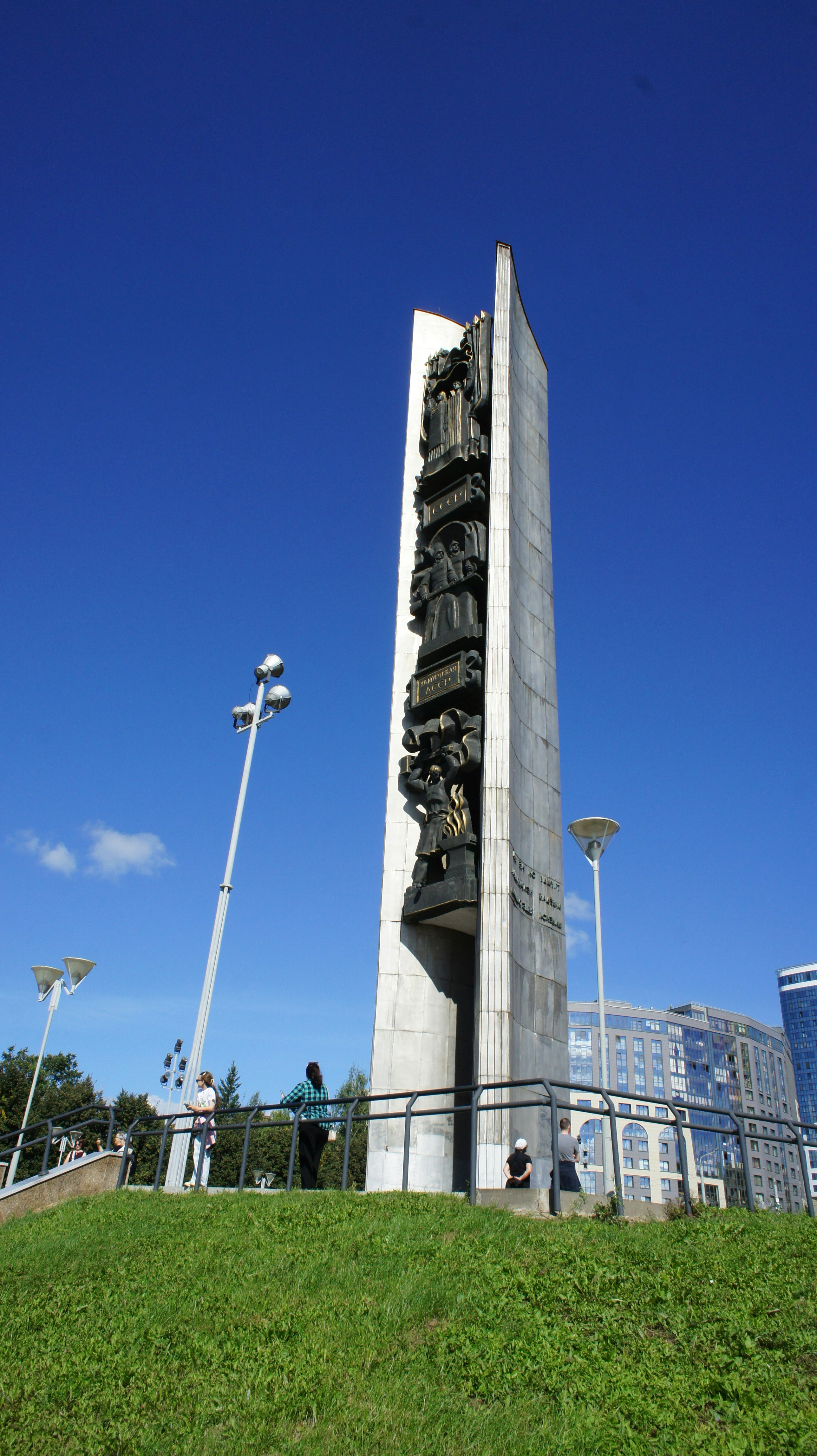 Monument Rising: A Tall Obelisk Piercing the Blue Sky