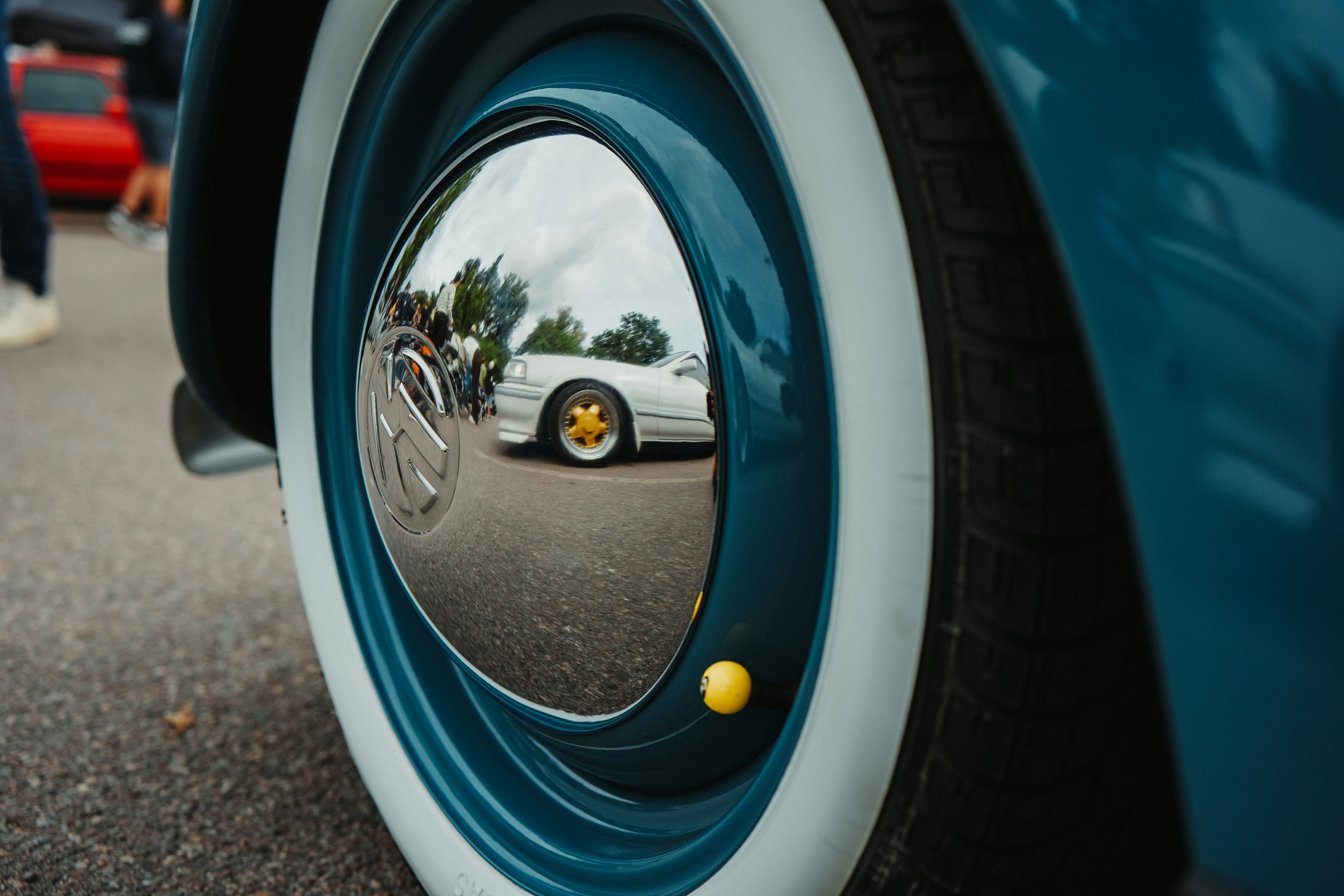 Chrome Halo: The Blue Wheel and the Street’s Echo