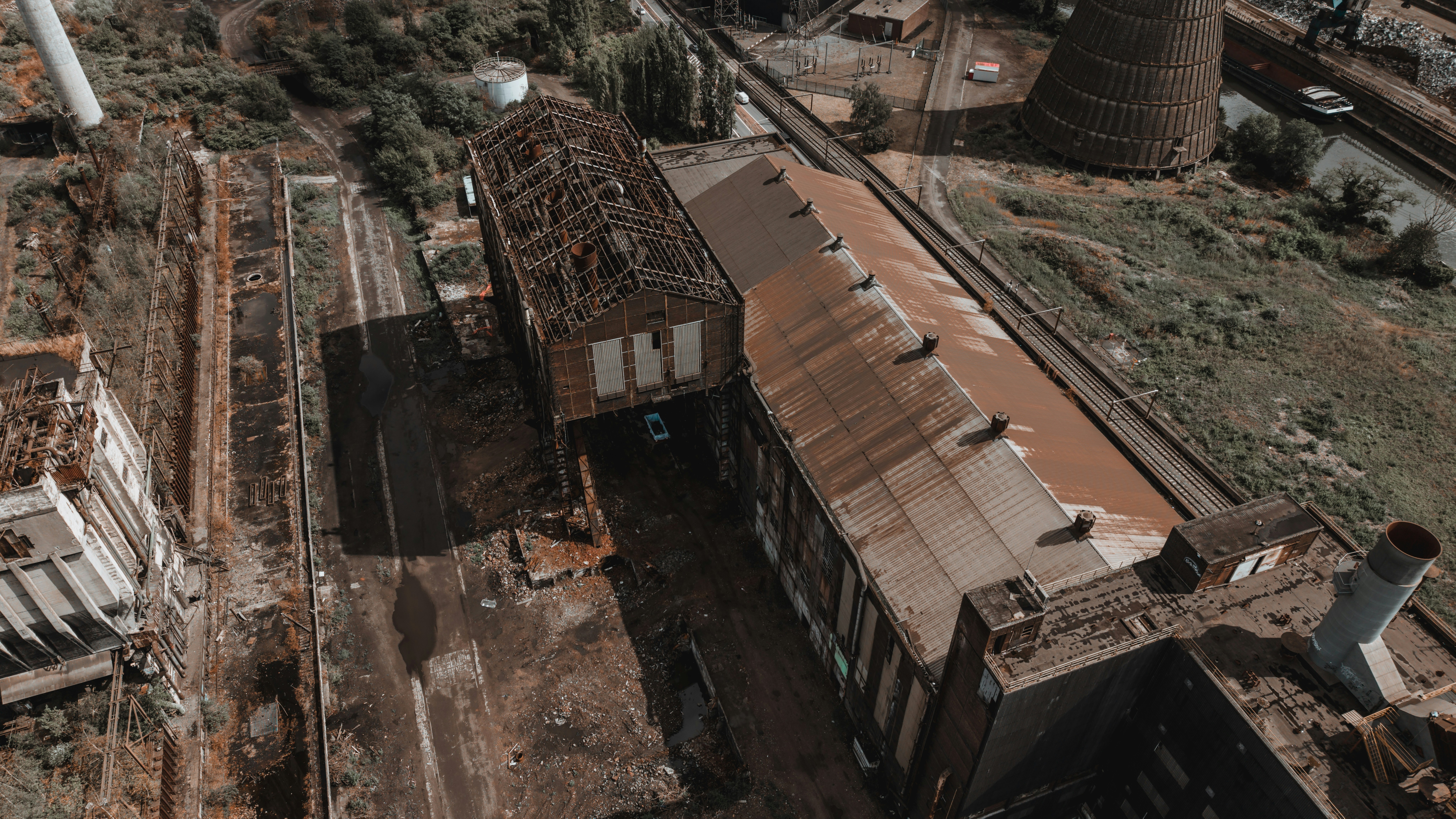 Ruins in the Industrial Spine: Aerial View of a Weathered Complex