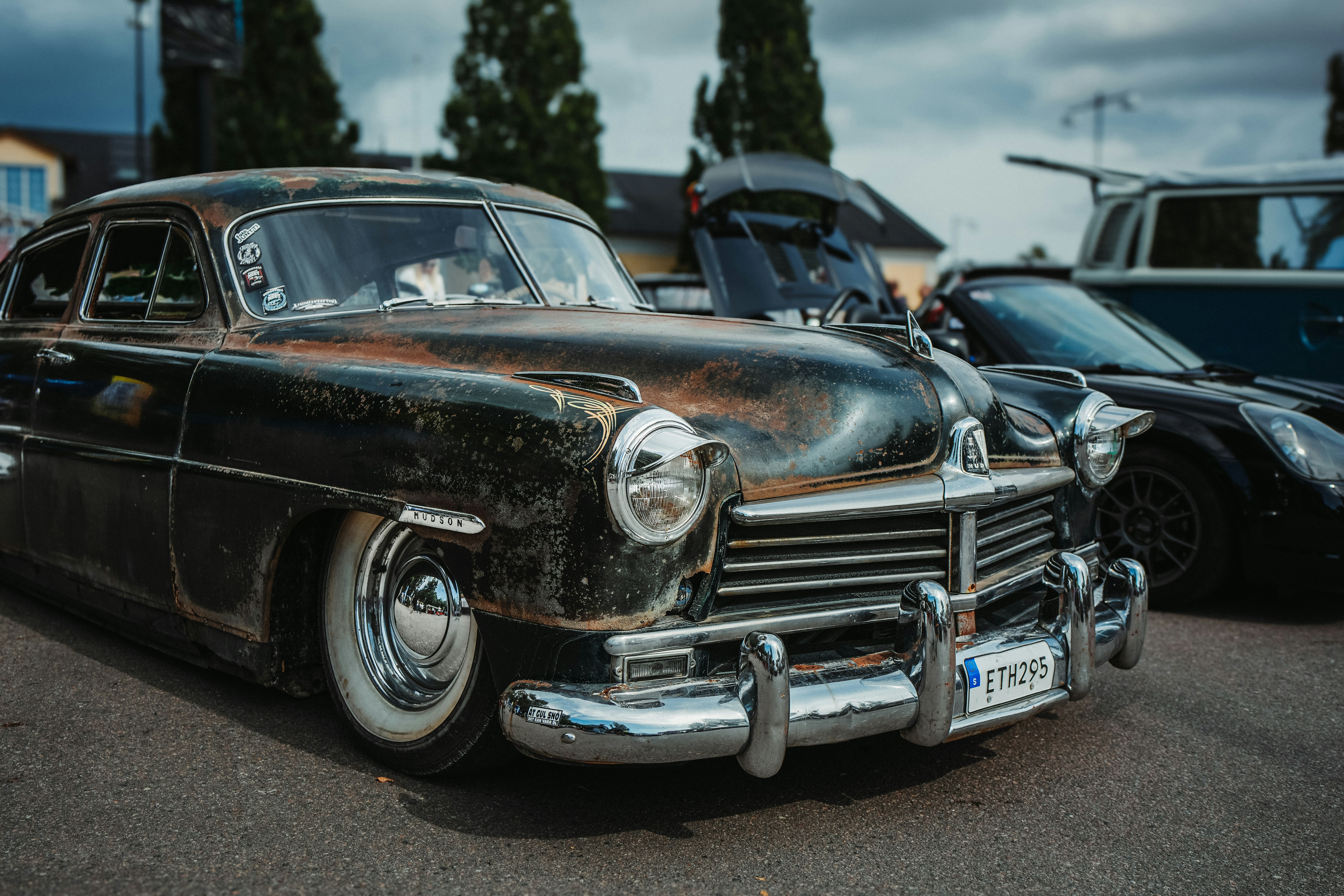 Patina and Chrome: A Weathered Classic Emerges in the Parking Lot