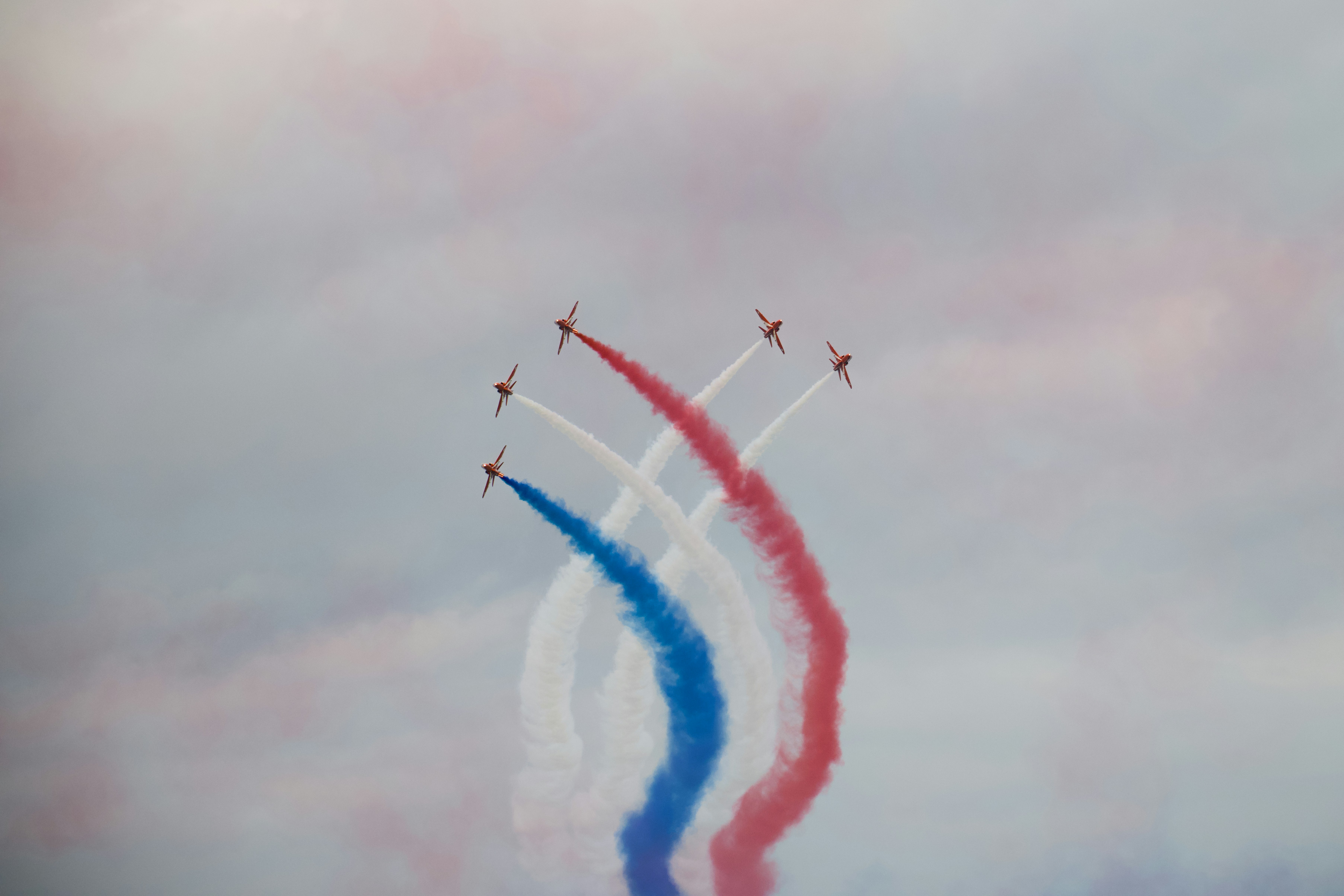 Crimson and Azure Trails: The Airshow Constellation