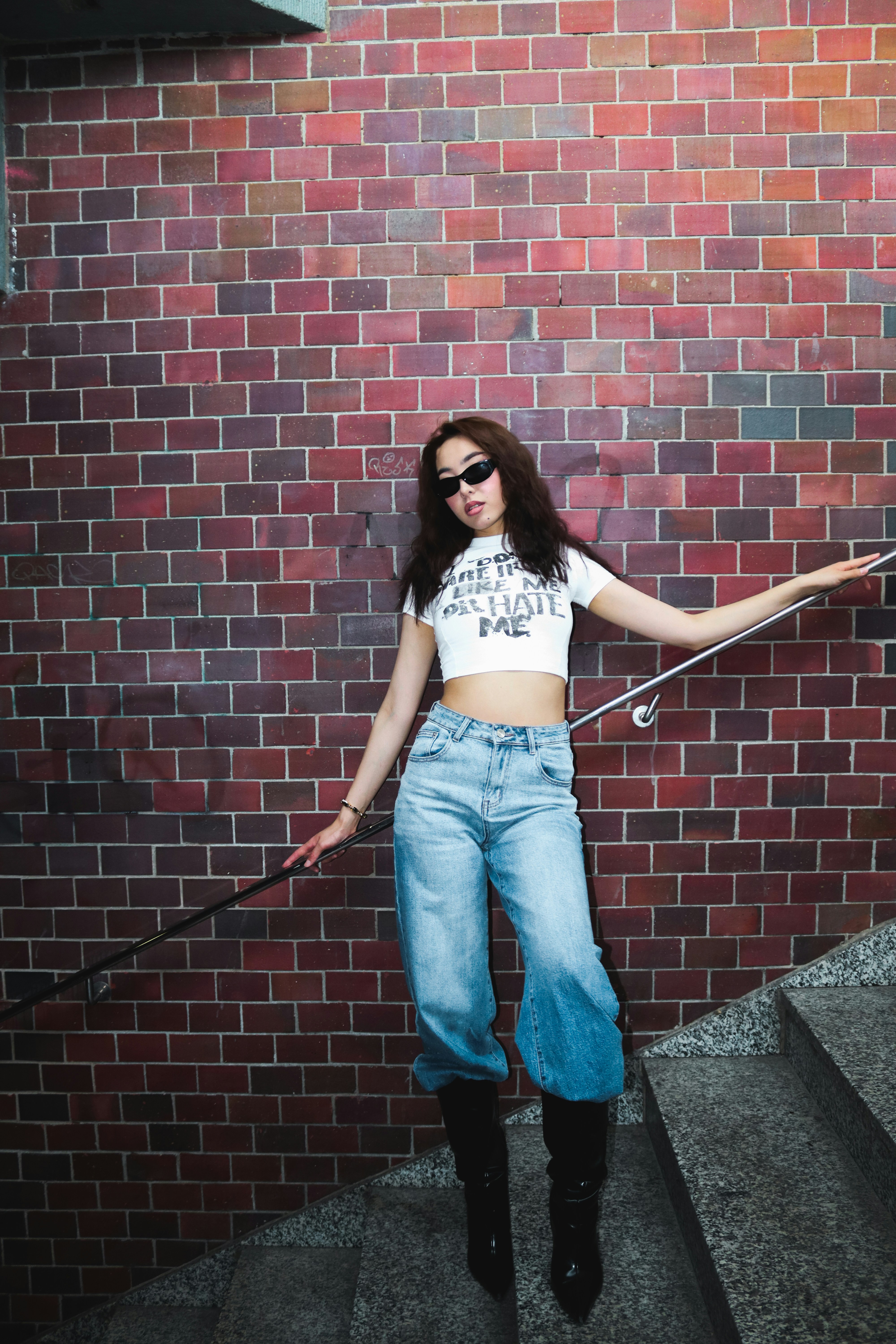 Urban Stairway Serendipity: A Tee, Jeans and a Brick Backdrop