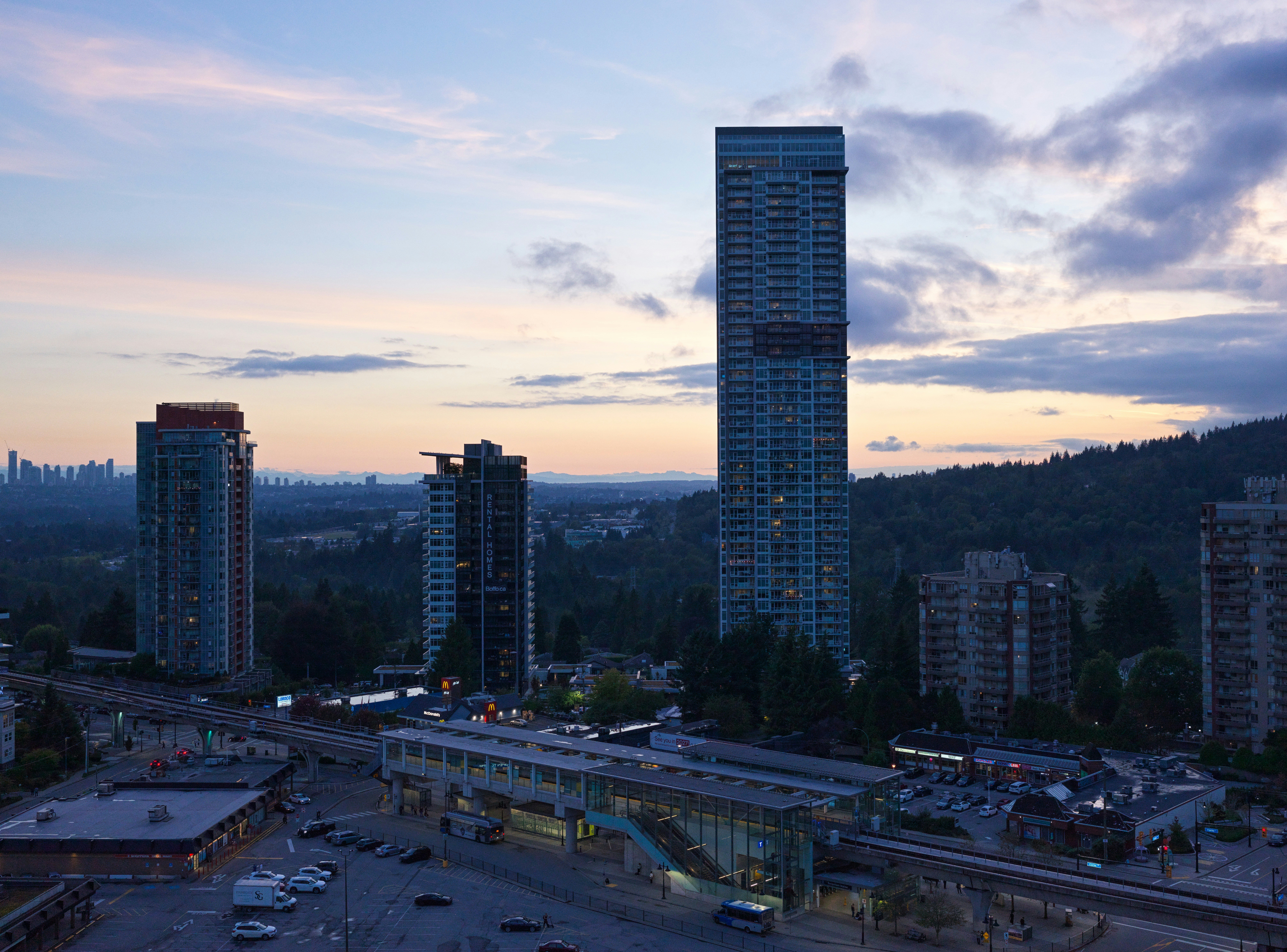 Dusk over the Skyline: A Tower Reaches for the Quiet Horizon