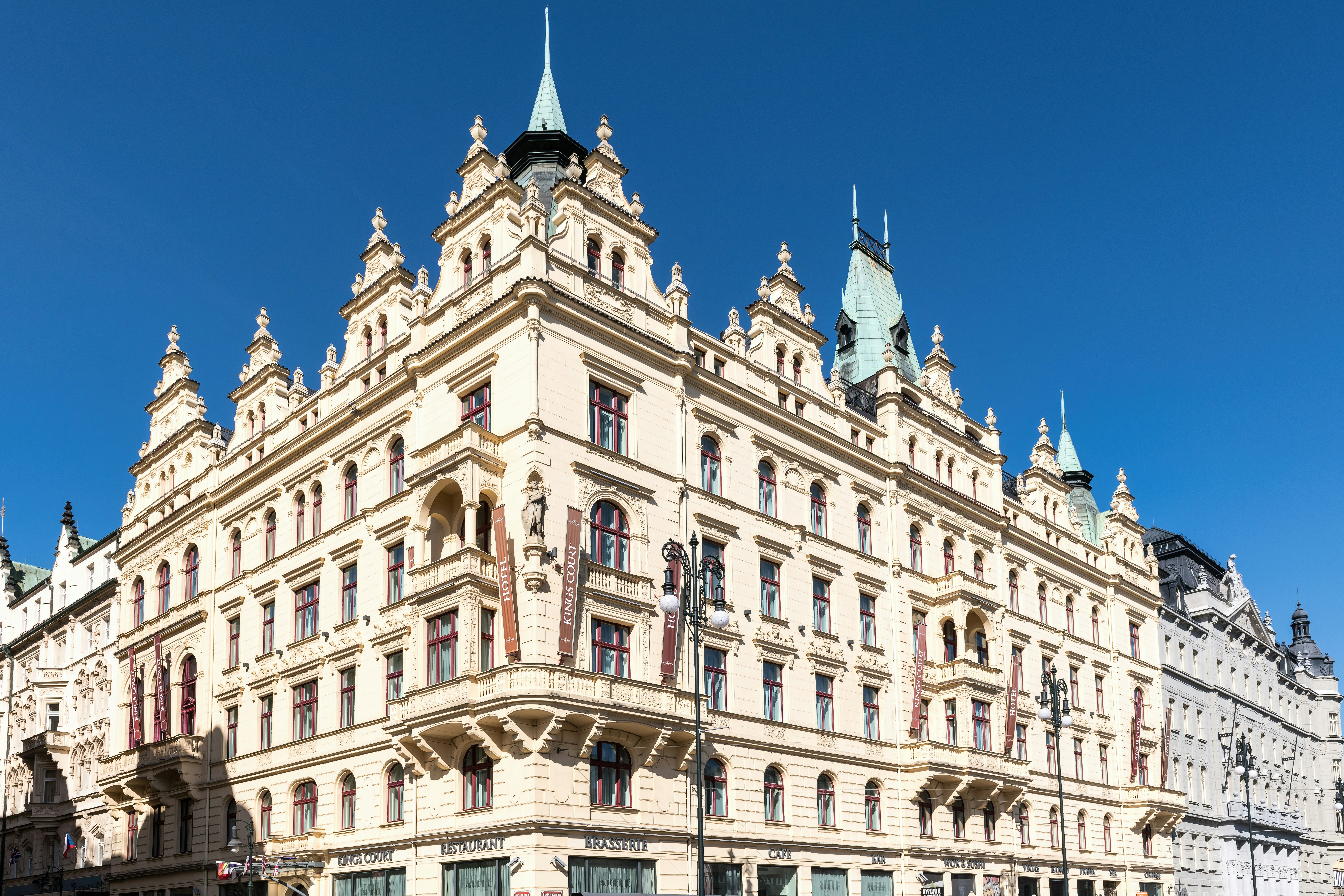 Cornerstone of Style: A Sunlit Viennese-Style Facade Reaching for the Sky