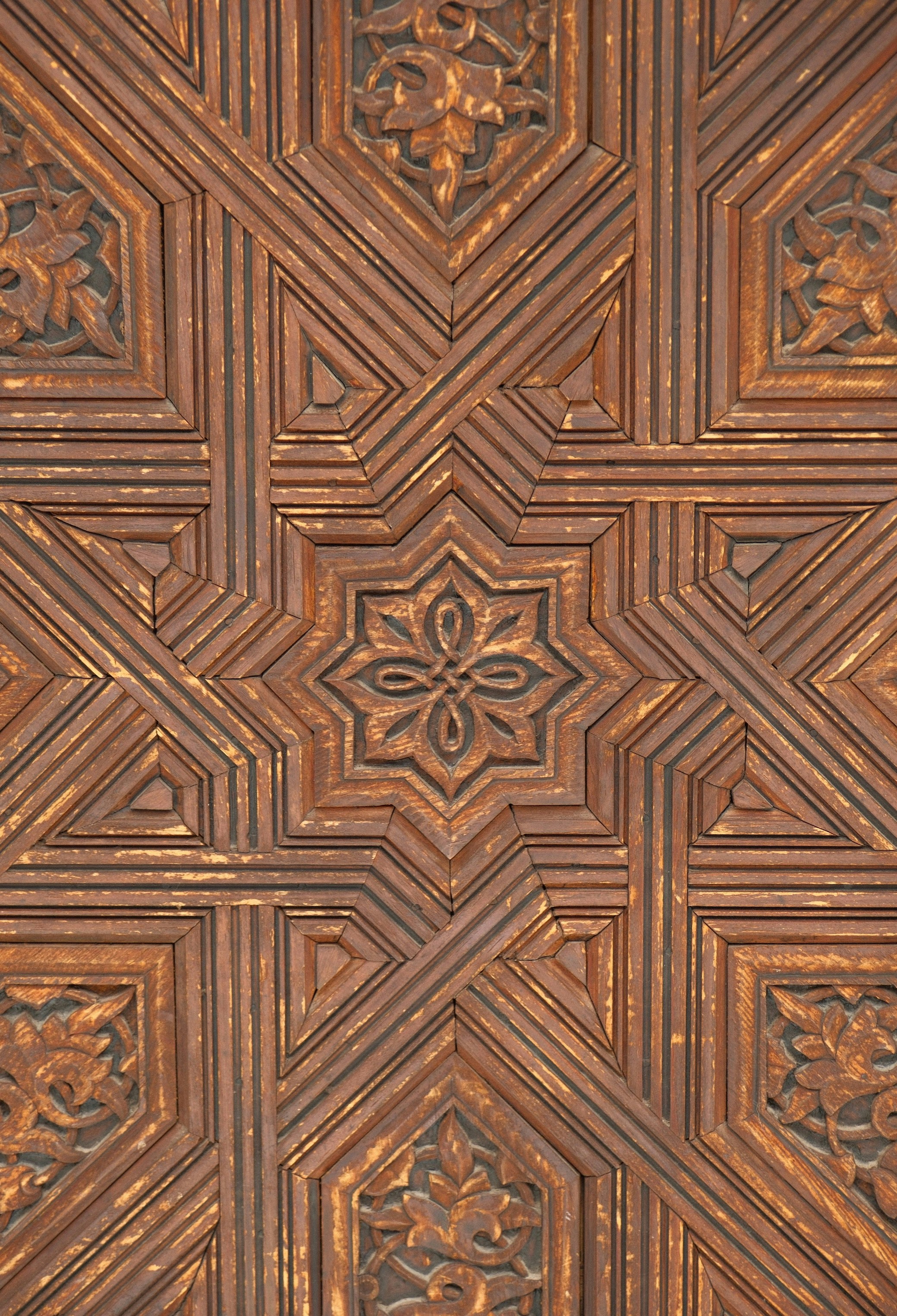 Interwoven Star of Carved Rhythm