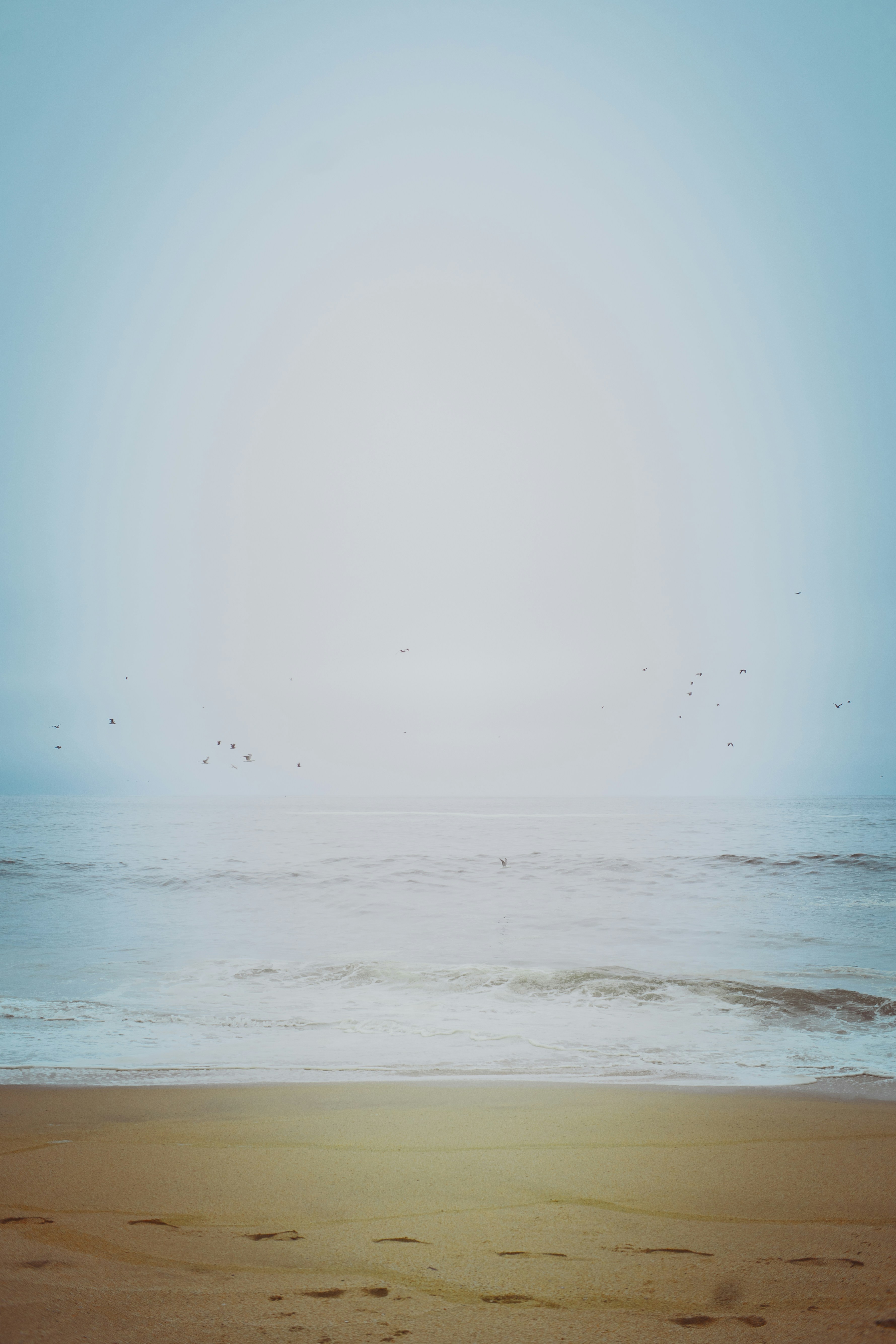 Soft Horizon Echoes: A Gentle Seascape at Dusk