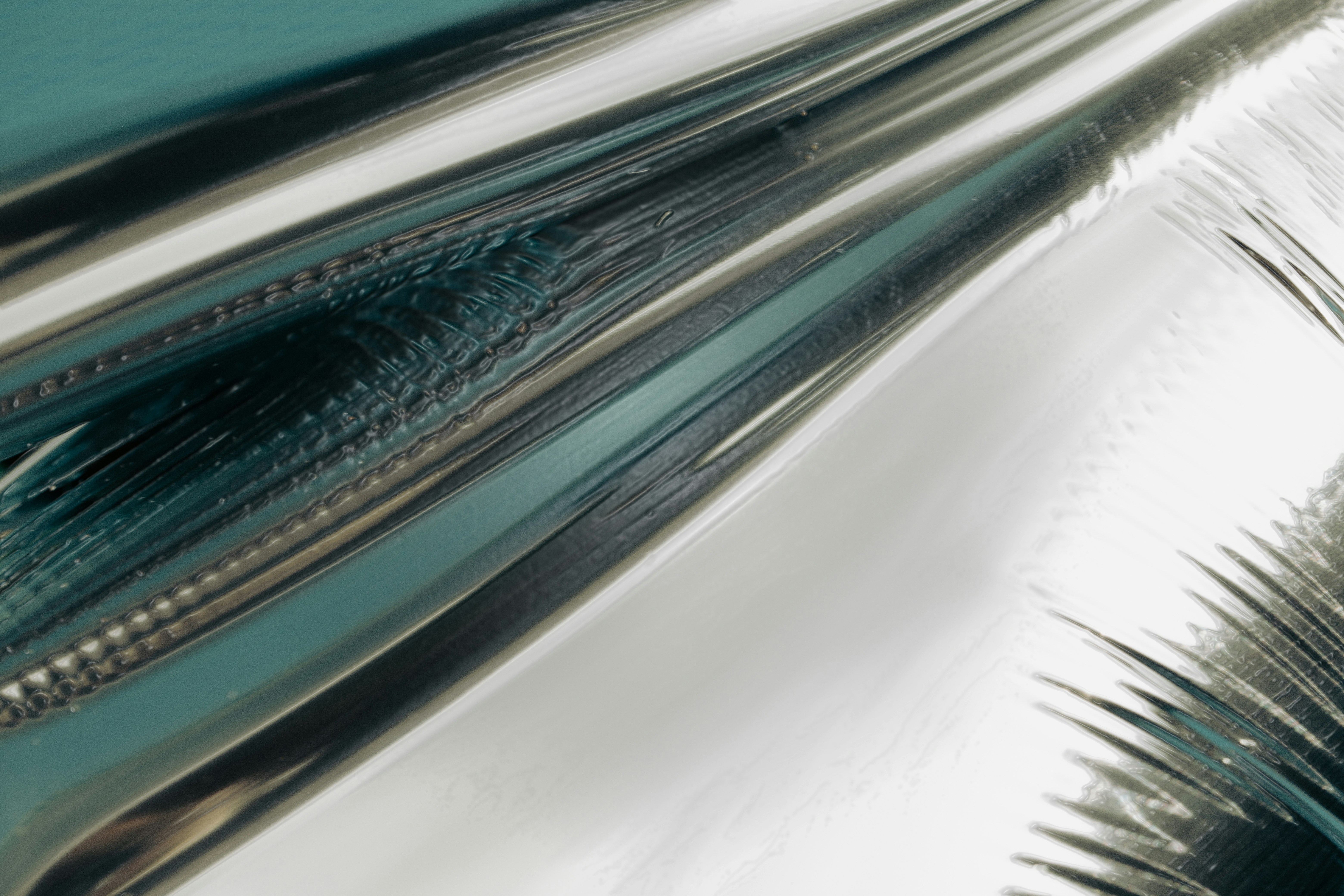 Electric Fractals: a metallic streaks study in motion