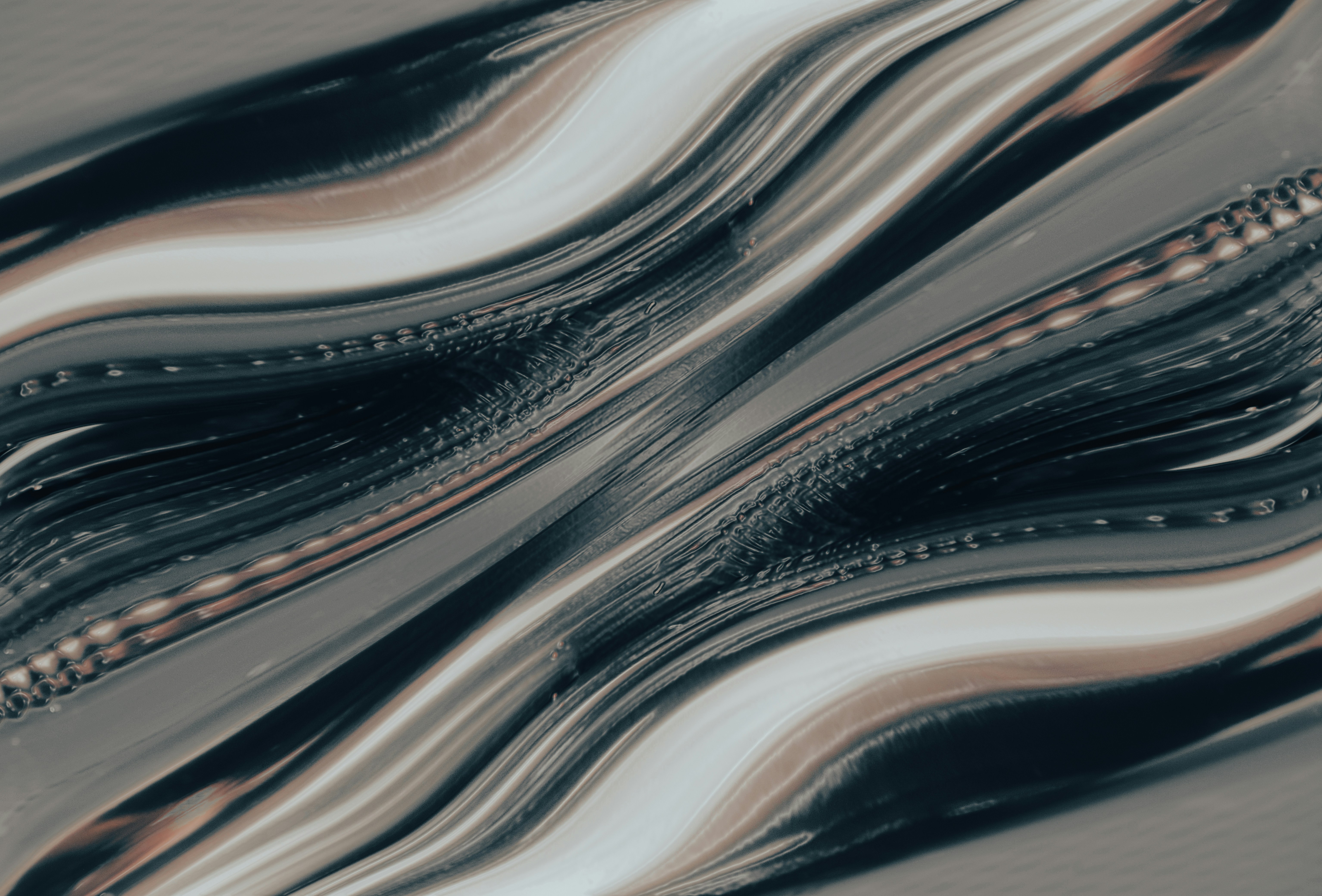 Liquid Veins: Sinuous Strata of Metallic Hues