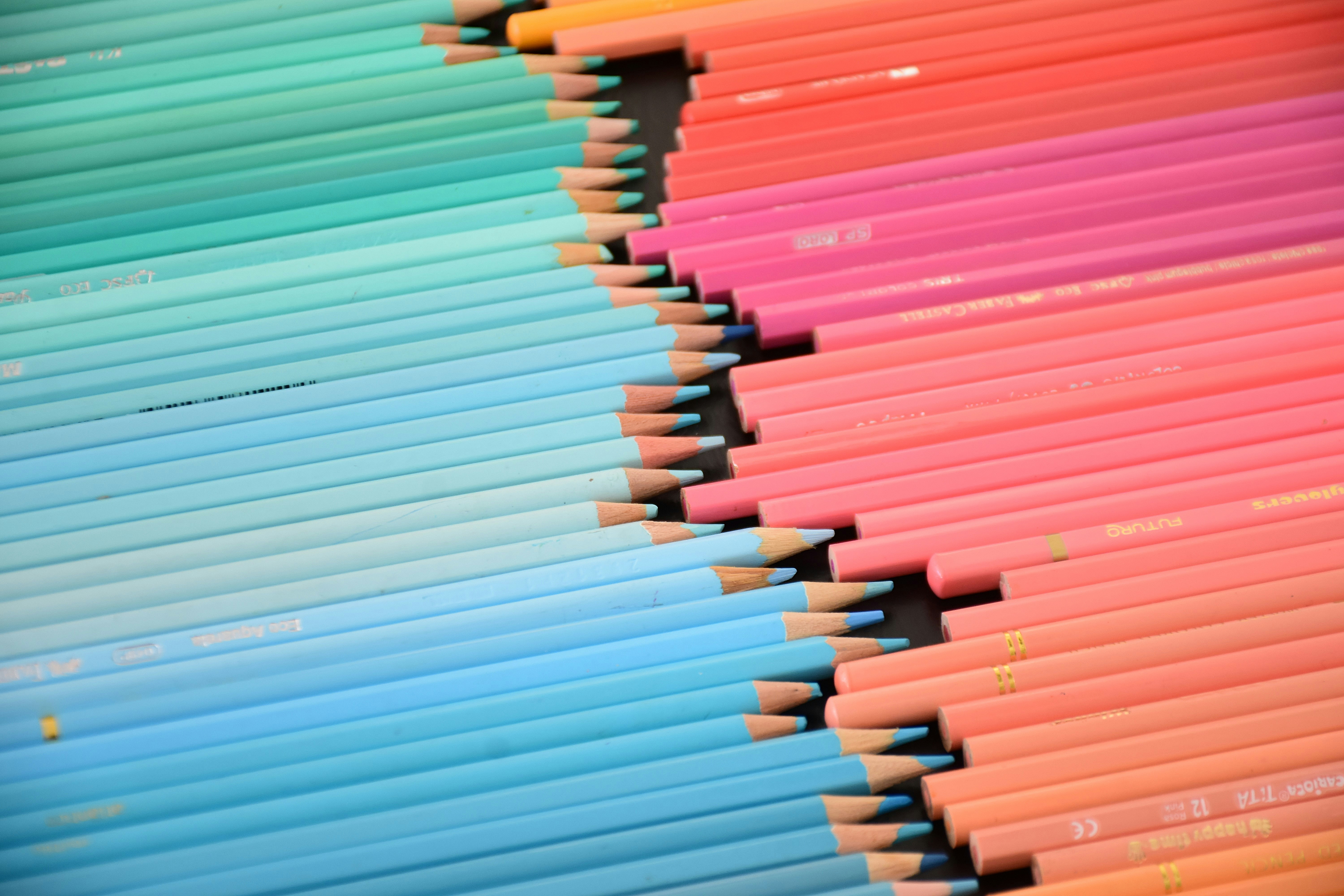 Chromatic Stack: A diagonal mosaic of pastel pencils