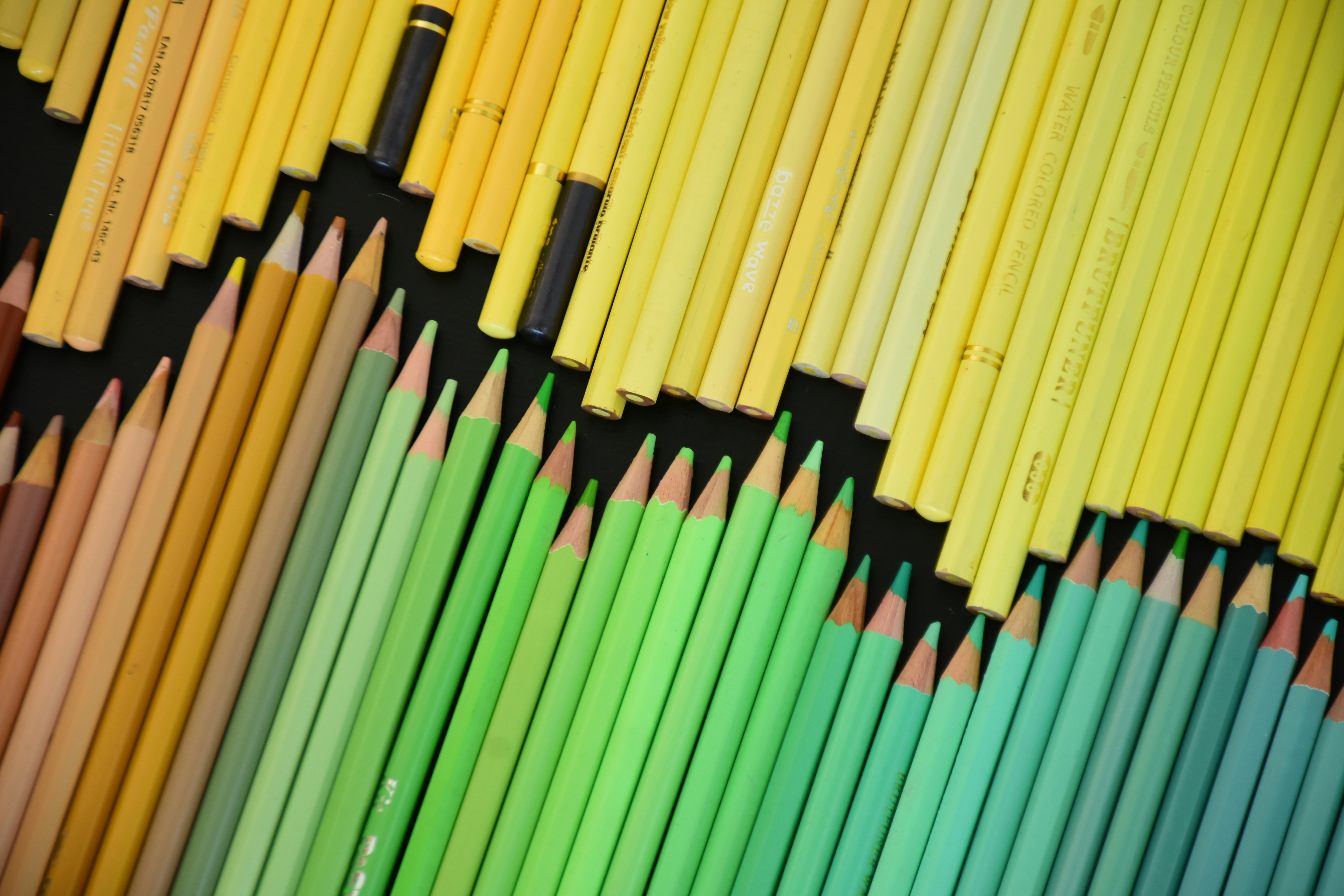 A Spectrum of Pencils: Ordered Hues in a Diagonal Palette