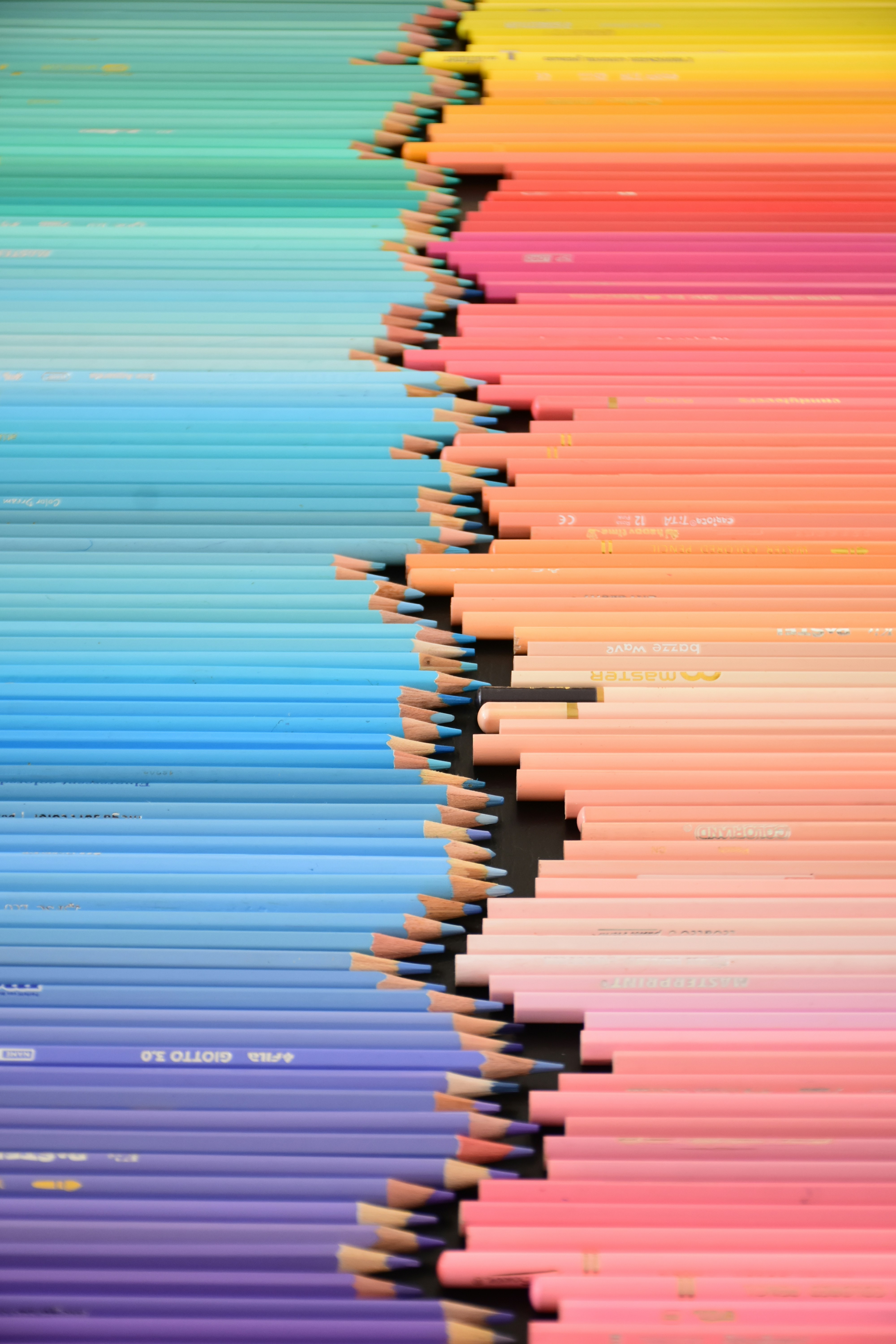 Chromatic Pencil Cascade: Horizontal Color Pencil Strokes Fracture Across a Center Line