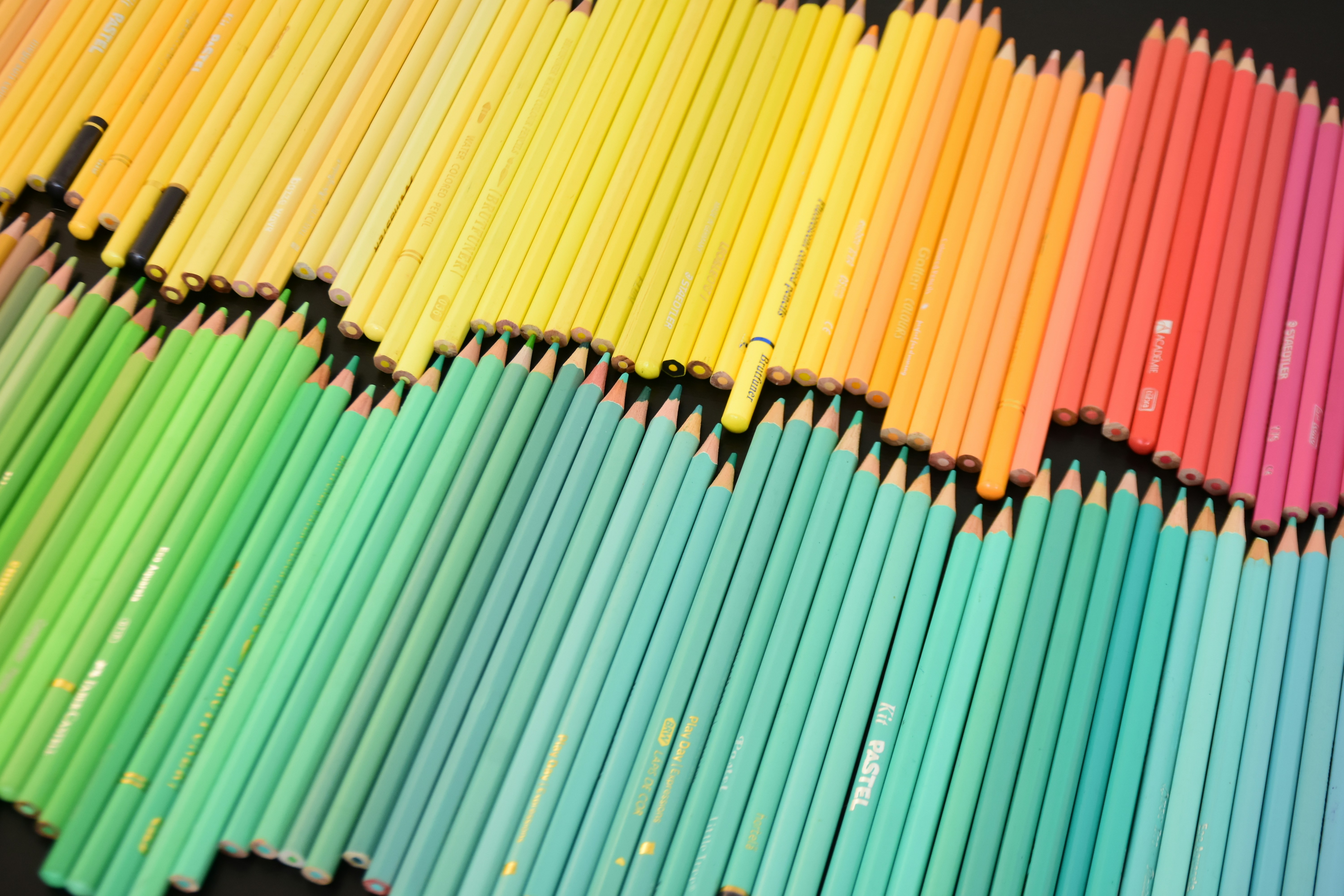Ribboned Spectrum: A Close-Up of Colored Pencils in Gradient Rows