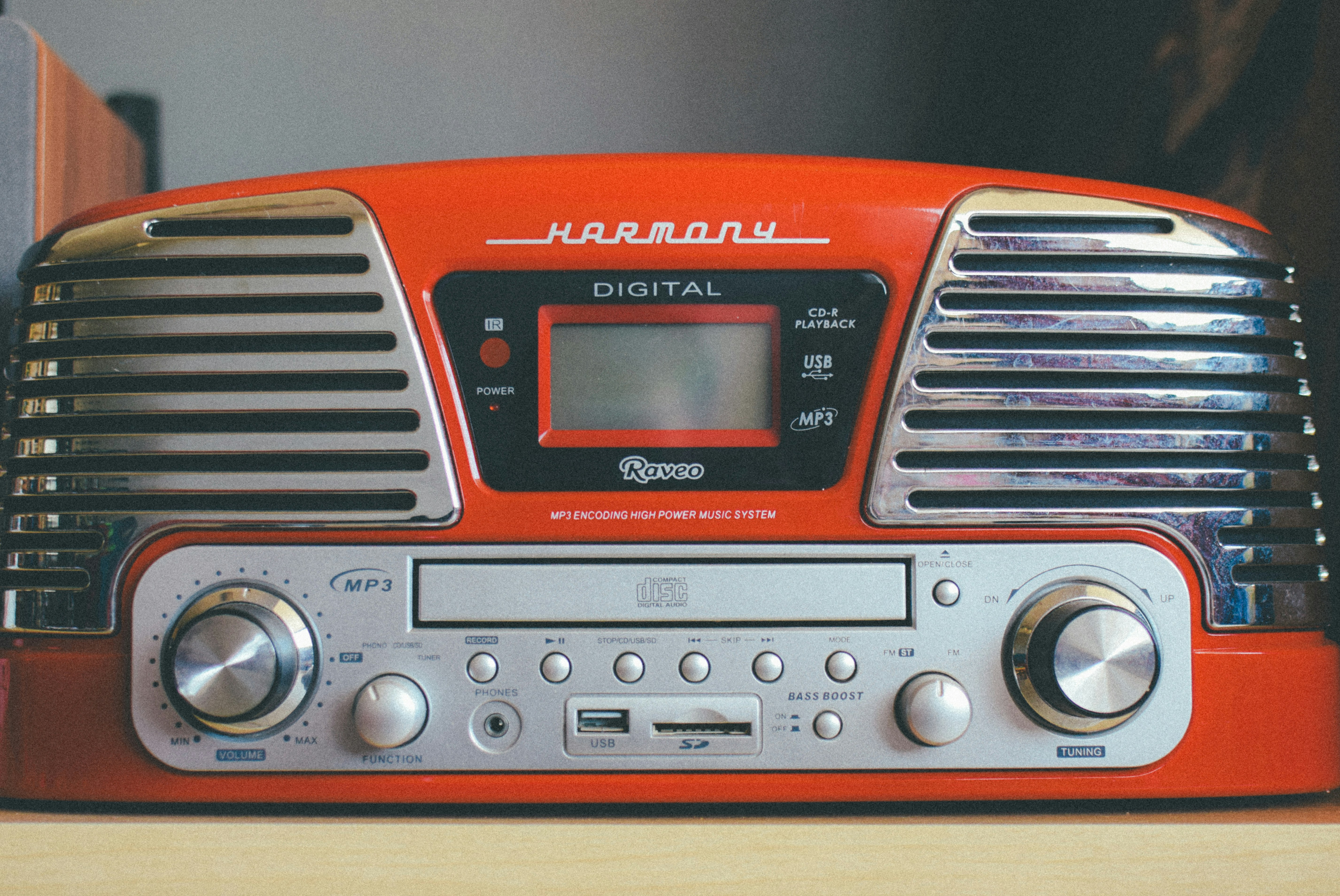 Retro Stacked Tubes: A Midcentury Radio Preserved in Vivid Orange