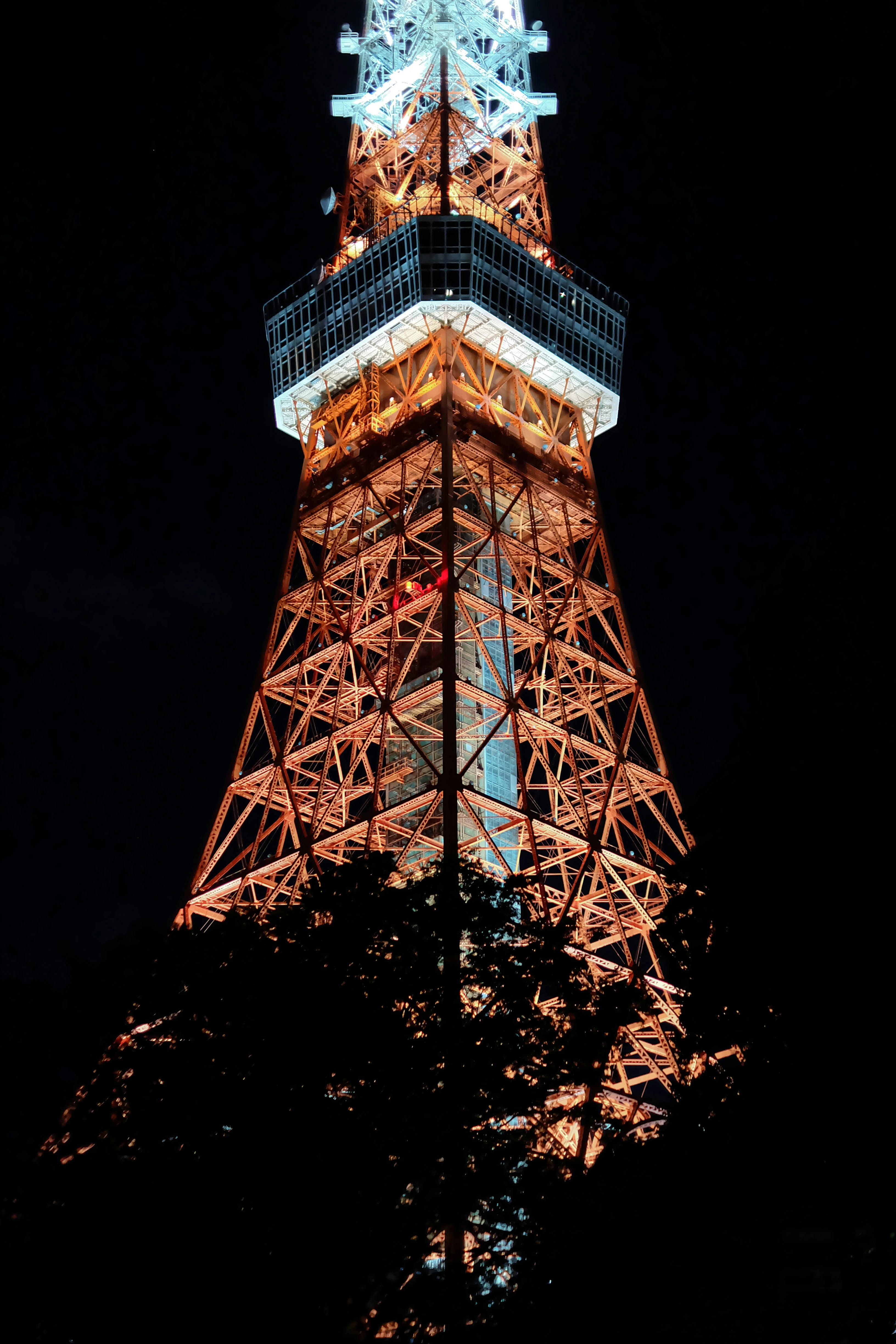 Midnight Armor: Tokyo Tower’s Iron Lattice Illuminates the Night