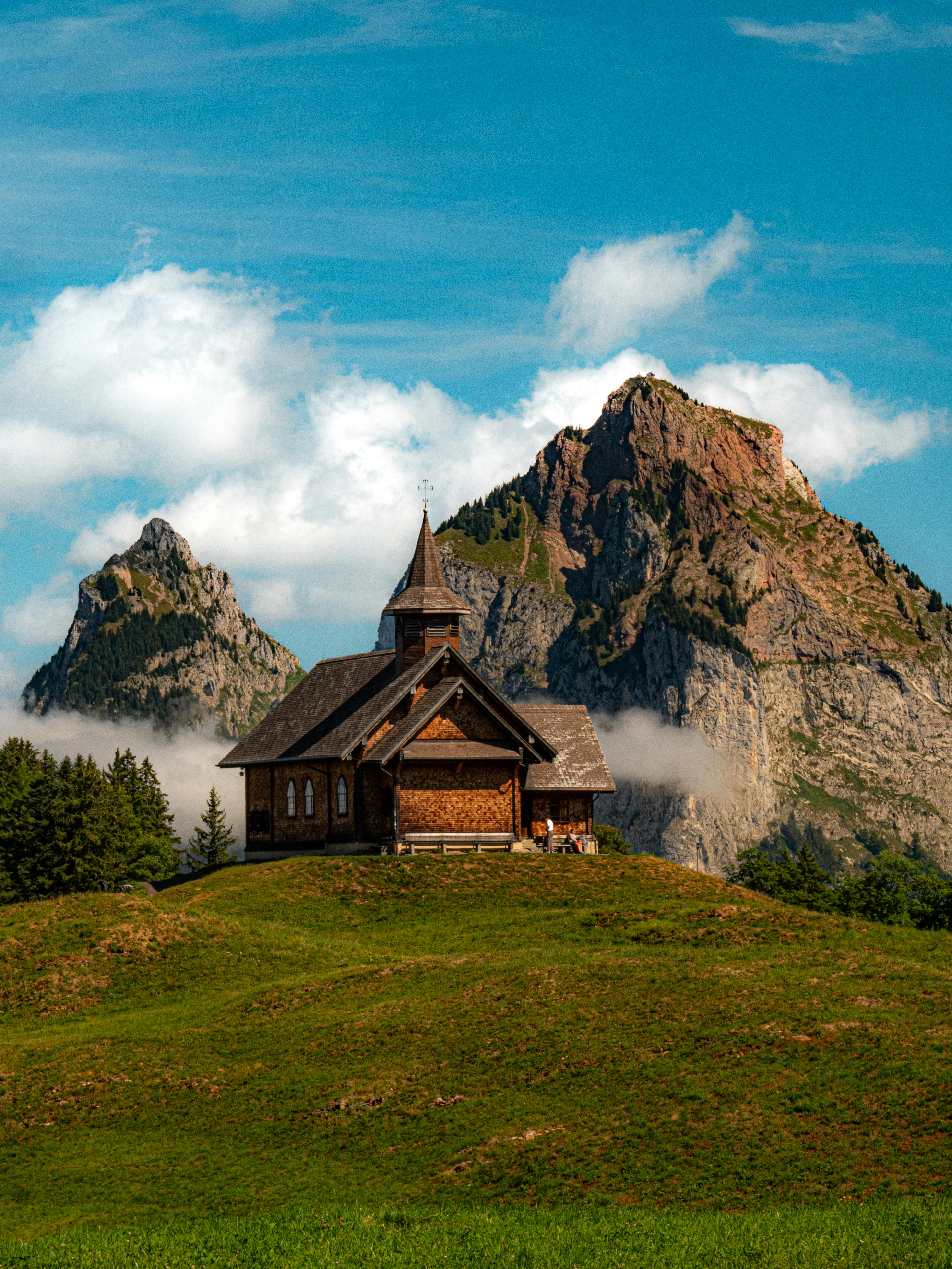 Chapel on the Ridge: A Wooden Refuge Against Alpine Giants