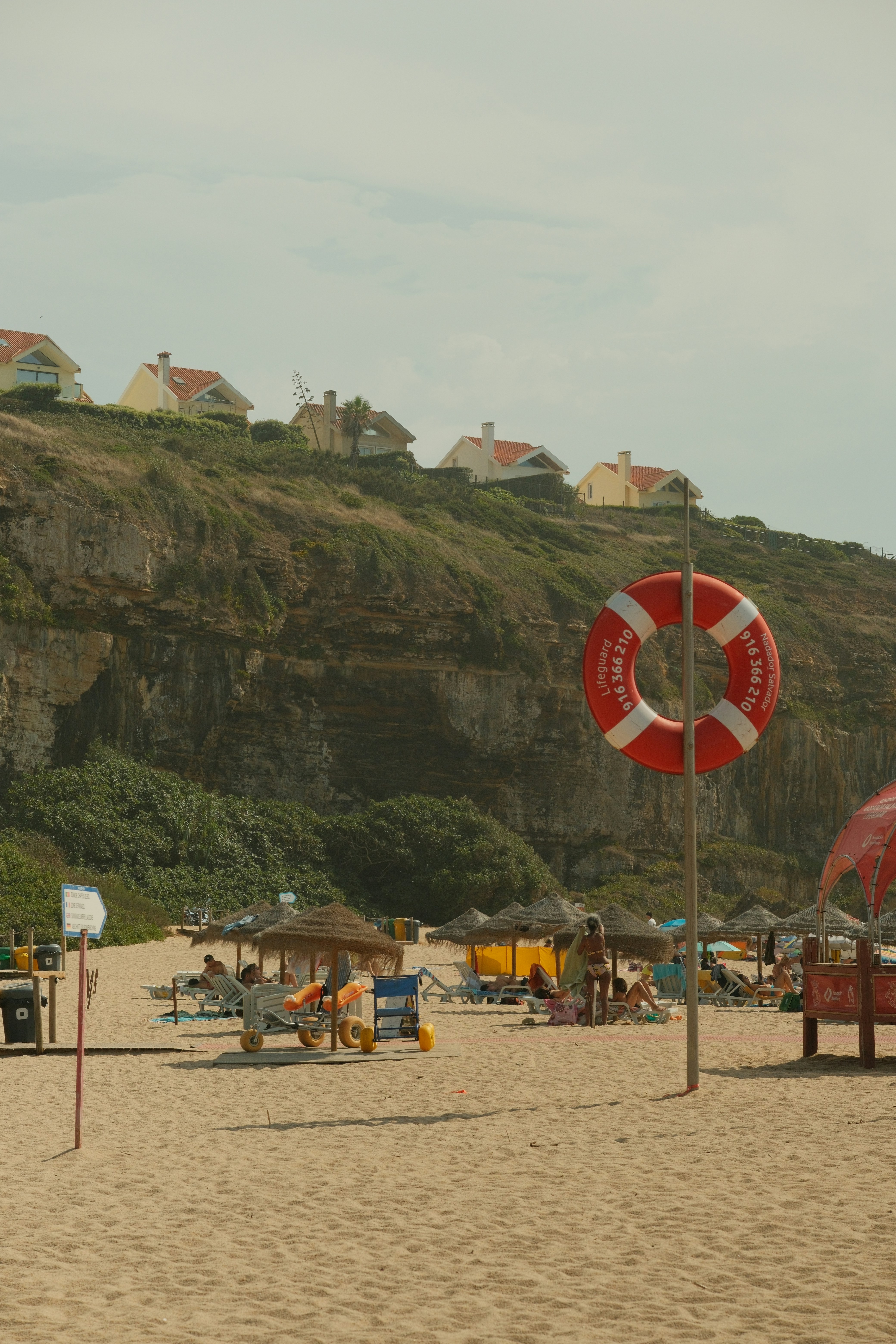 Lifebuoy on a Quiet Praia: Beachfront Calm Near Cliff Homes