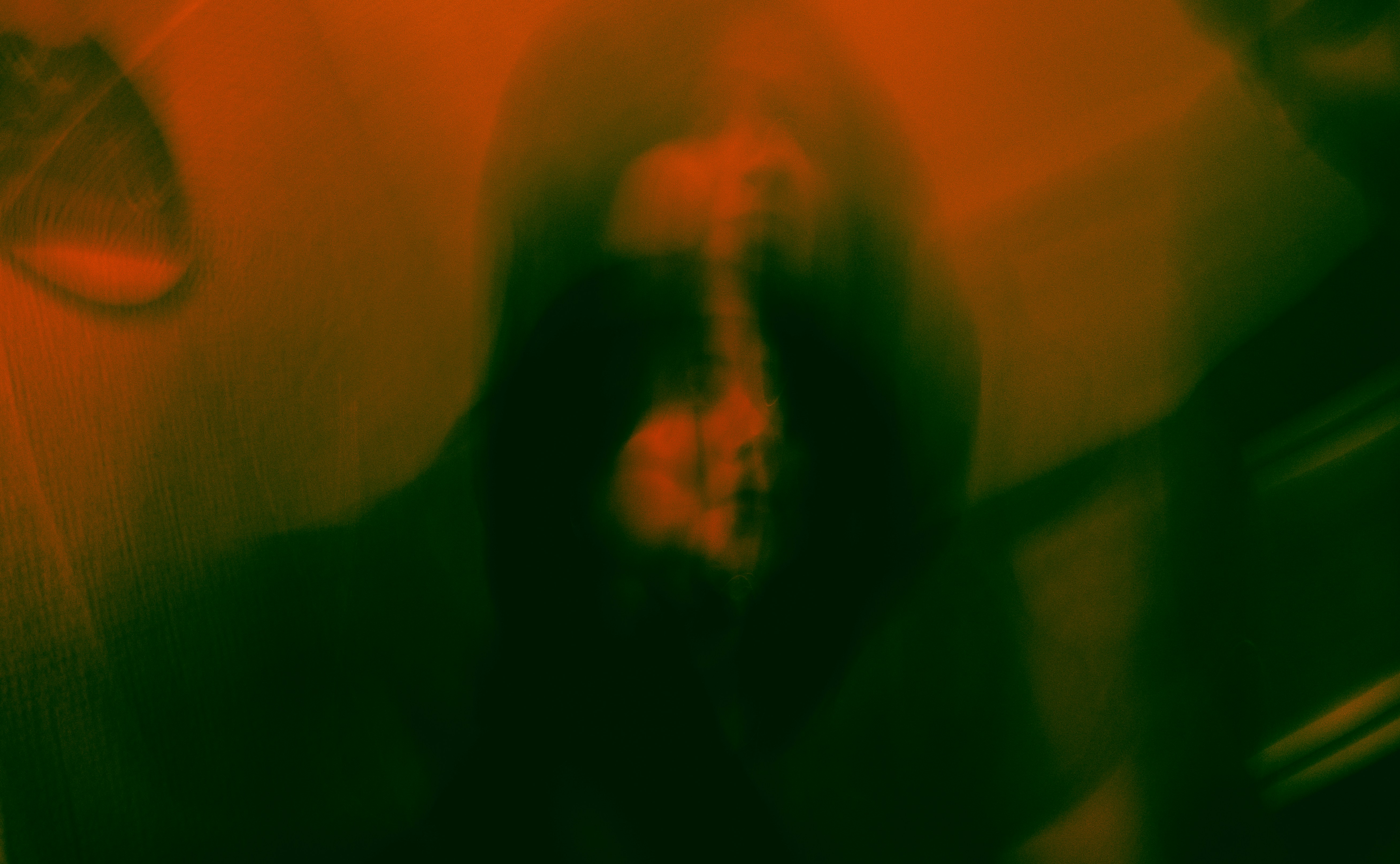Blurred Echo: A Face Emerges from Color and Motion