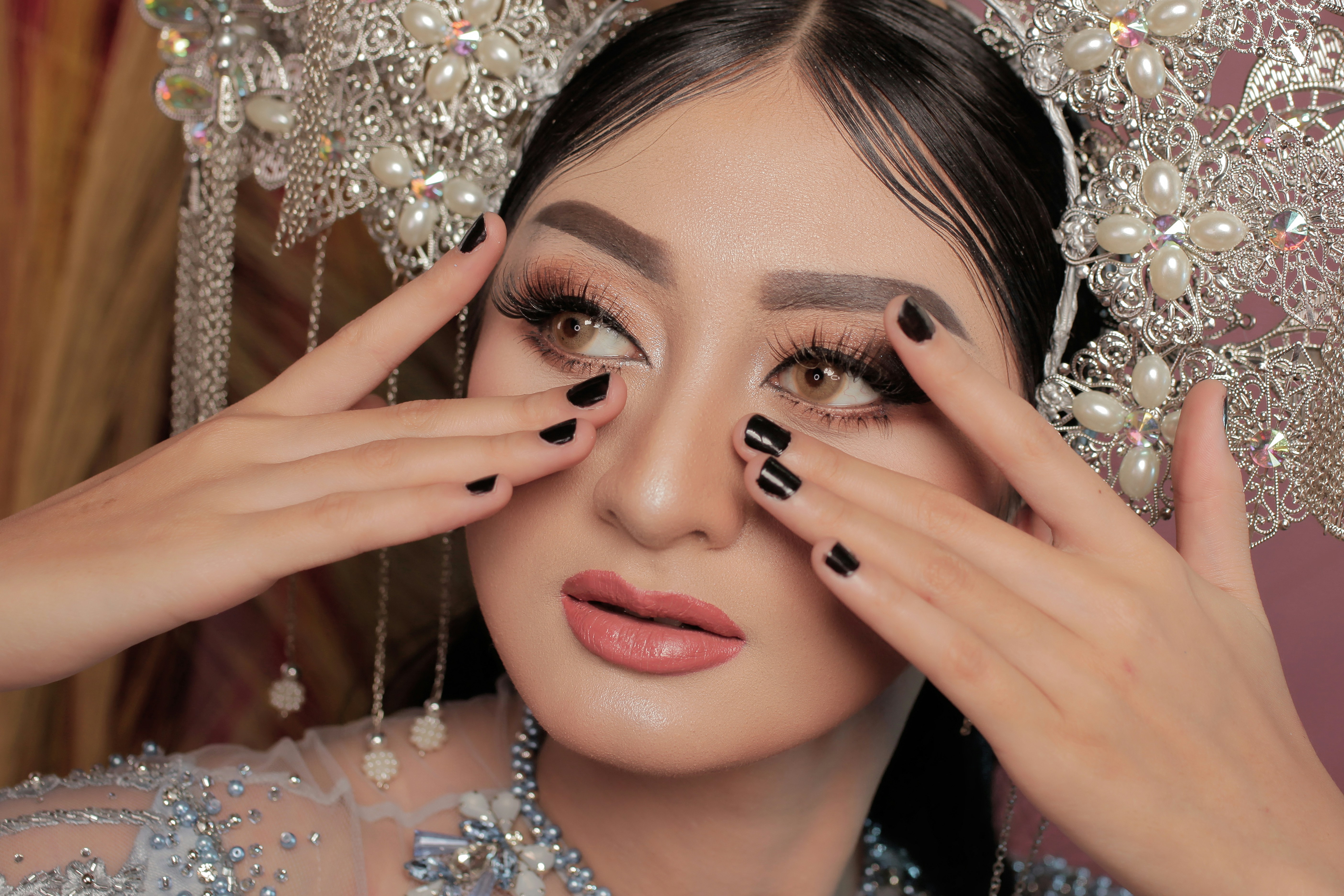 Glamour in Focus: Hands Framing the Gaze
