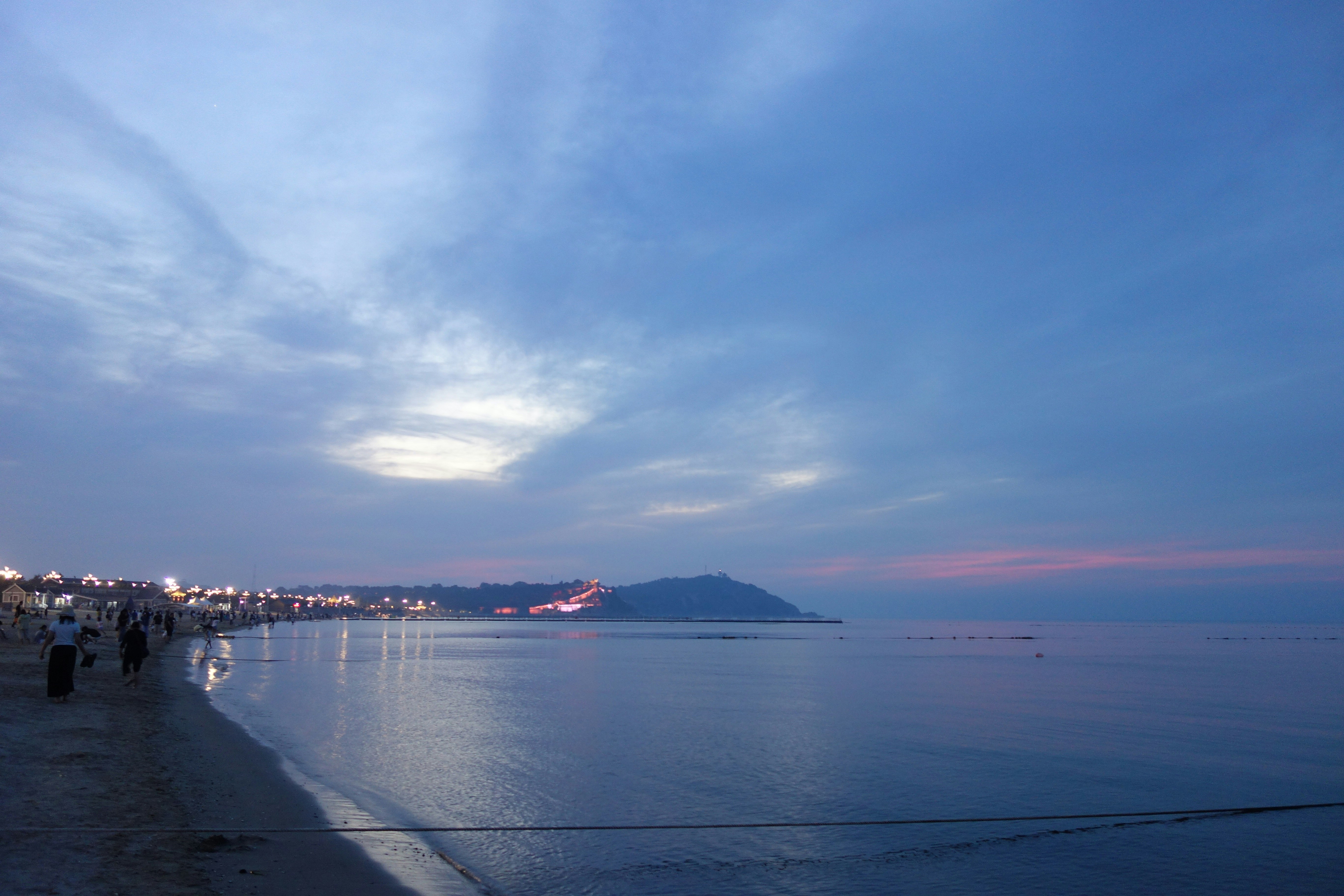 Twilight Promenade Along a Seaside Horizon