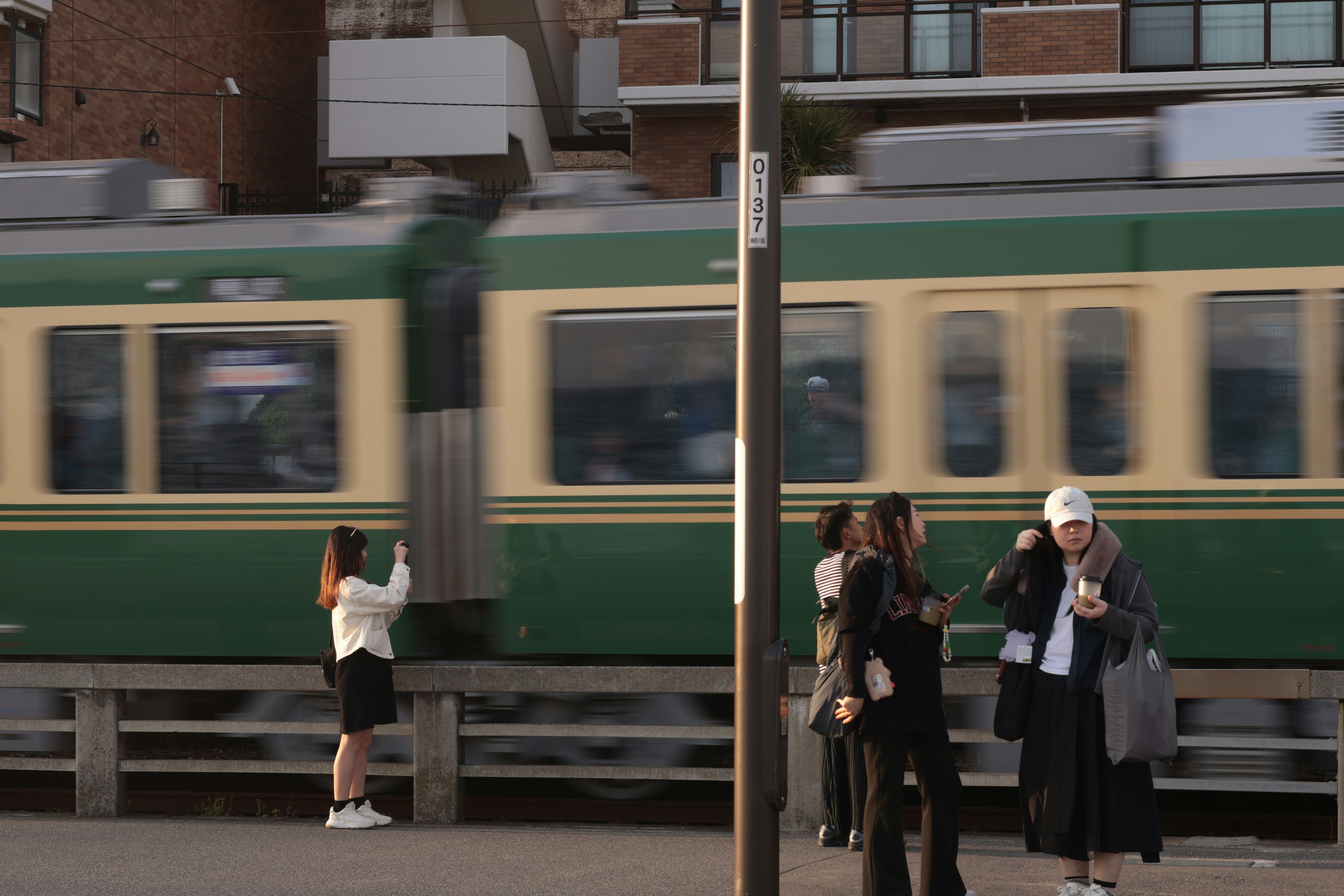 Waiting at the Platform:motion blur and strangers in transit