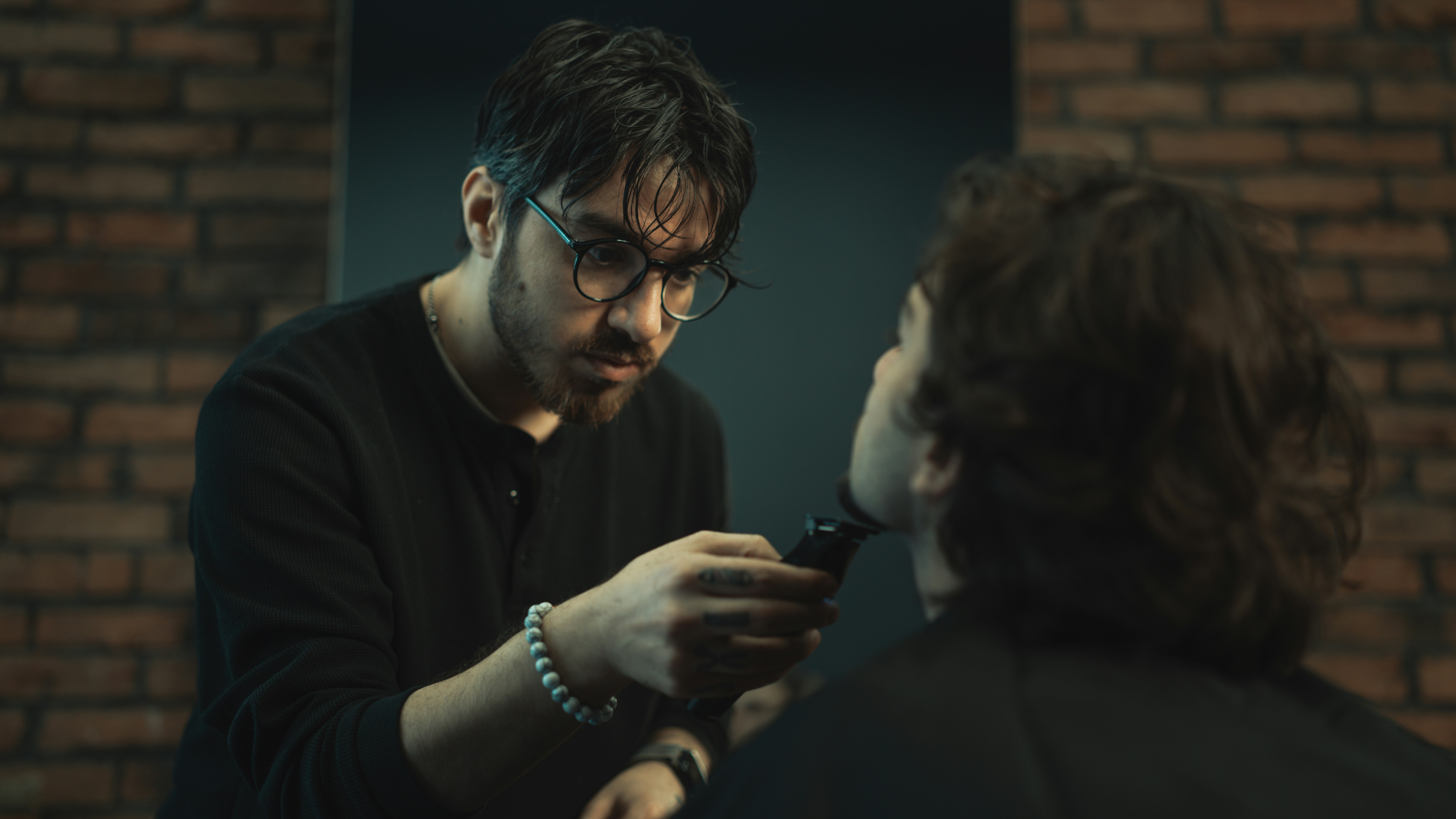 In the Midst of a Grooming Moment: Dialogue Over a Shaving Tool