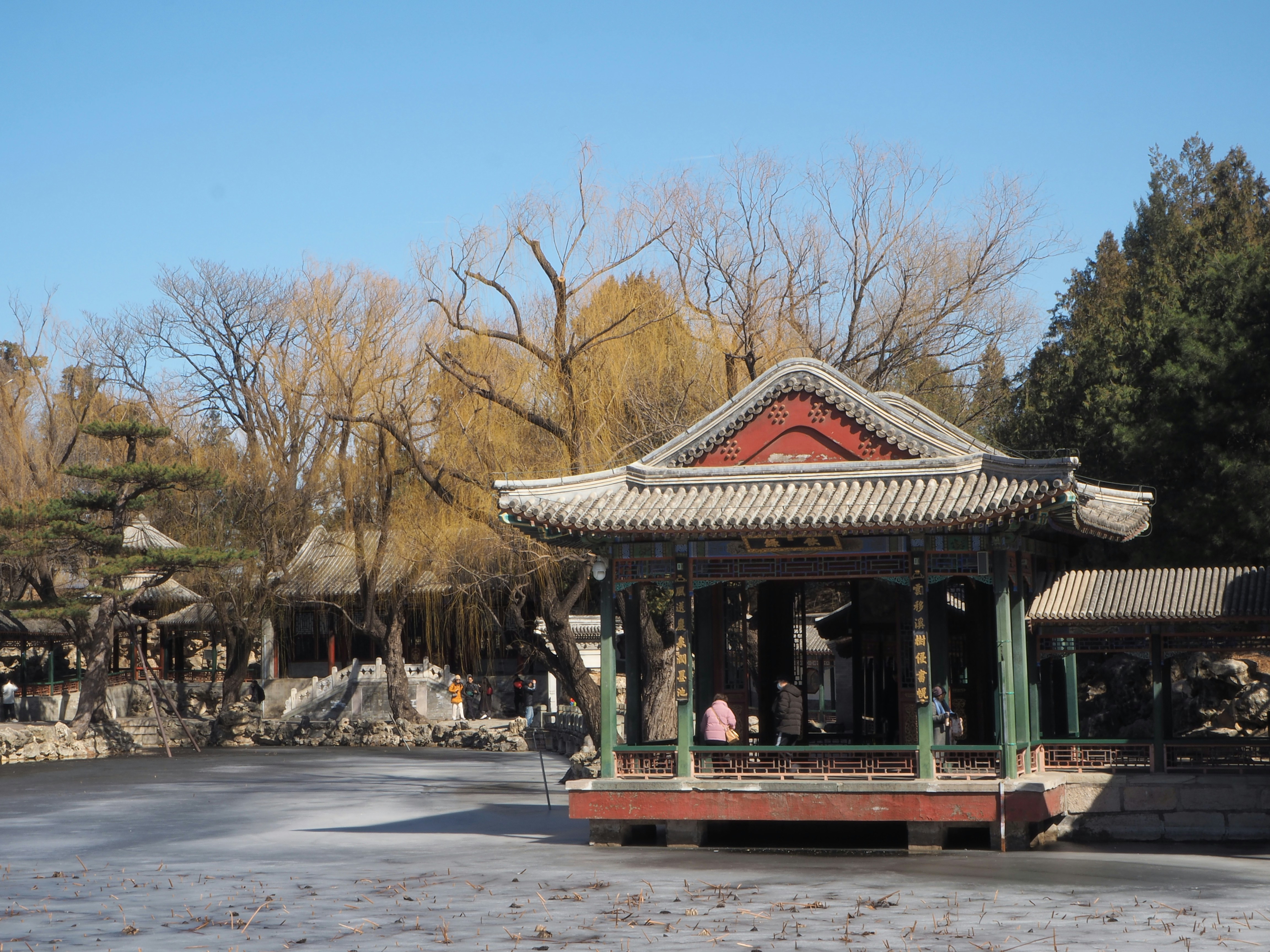 Courtyard Pavilion: Silence and Rooflines in a Beijing-inspired Garden
