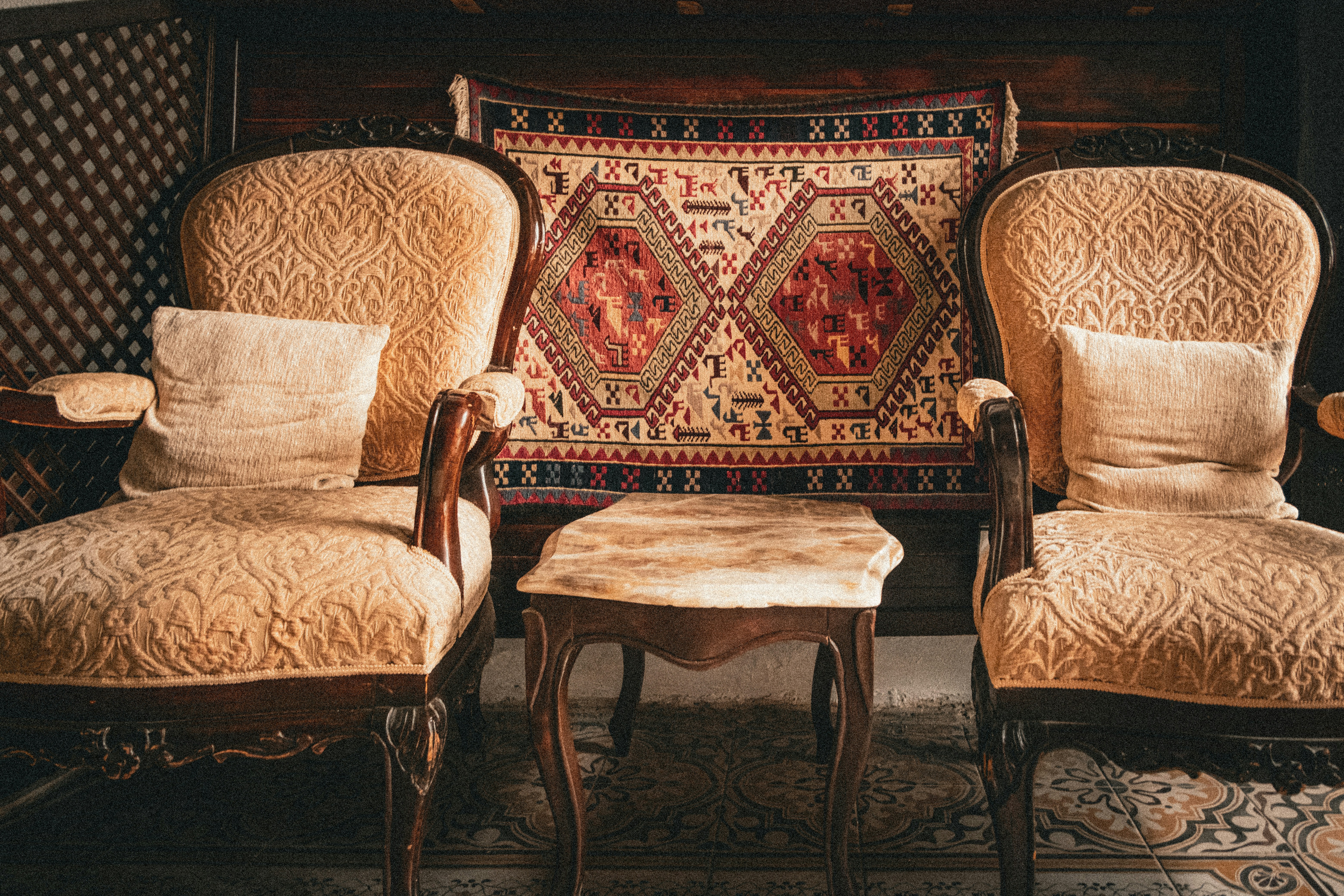 Midcentury Lounge: Velvet Chairs Framing a Woven Tapestry