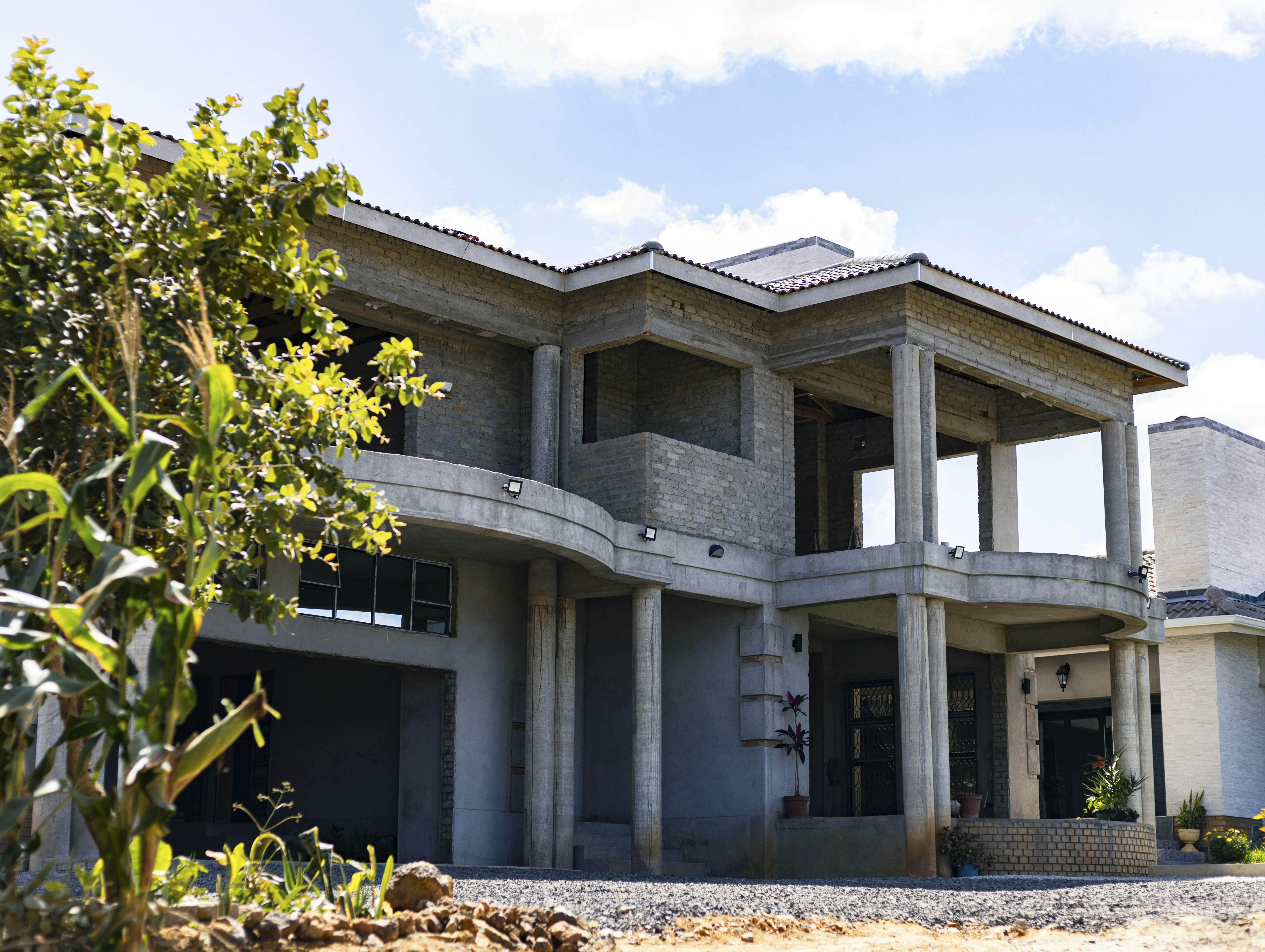 Under Construction: Concrete Columns Framing a Modern Villa