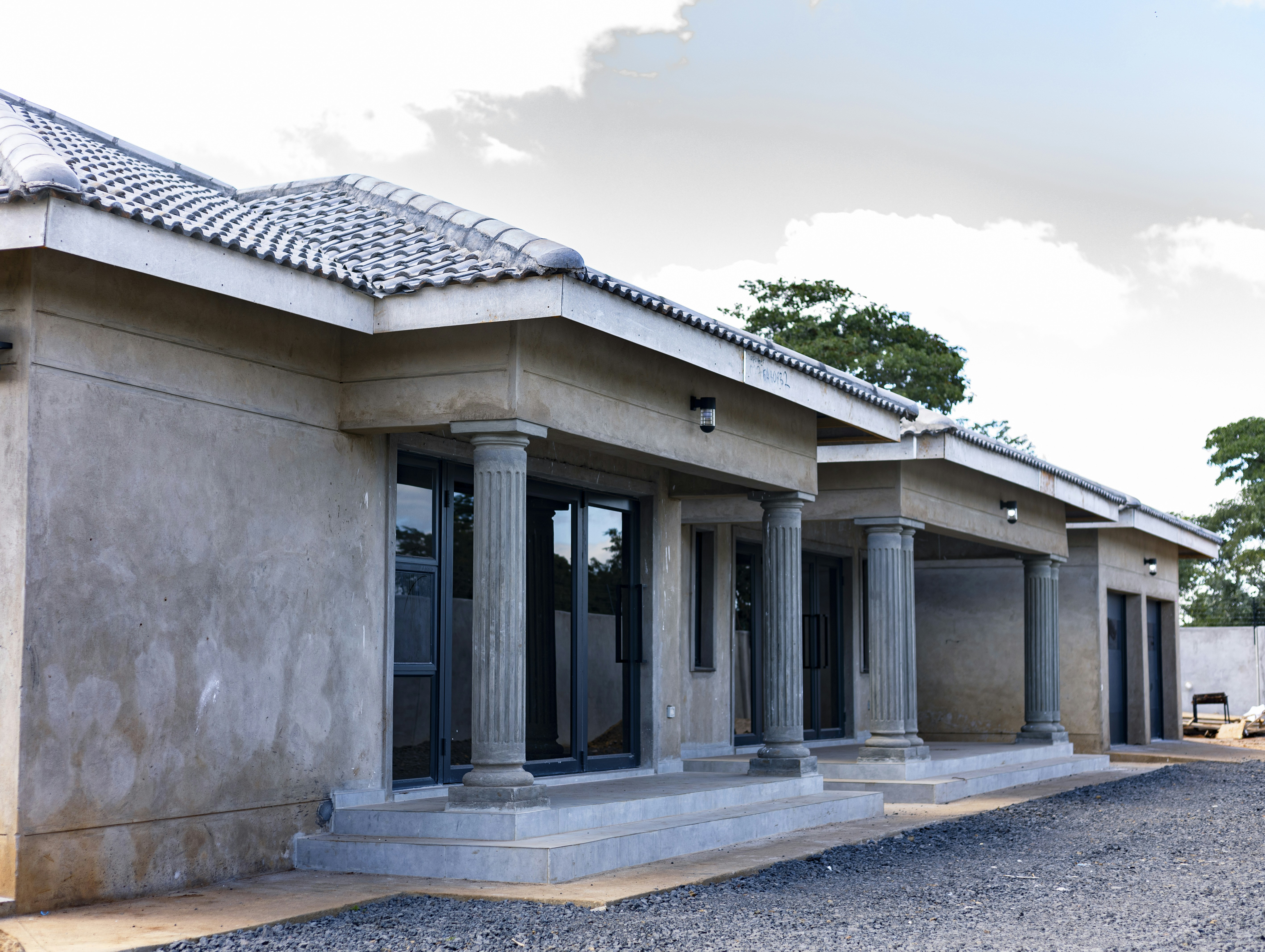 Curved Porches and Pillars: A Quiet Edge of a Modern Courtyard