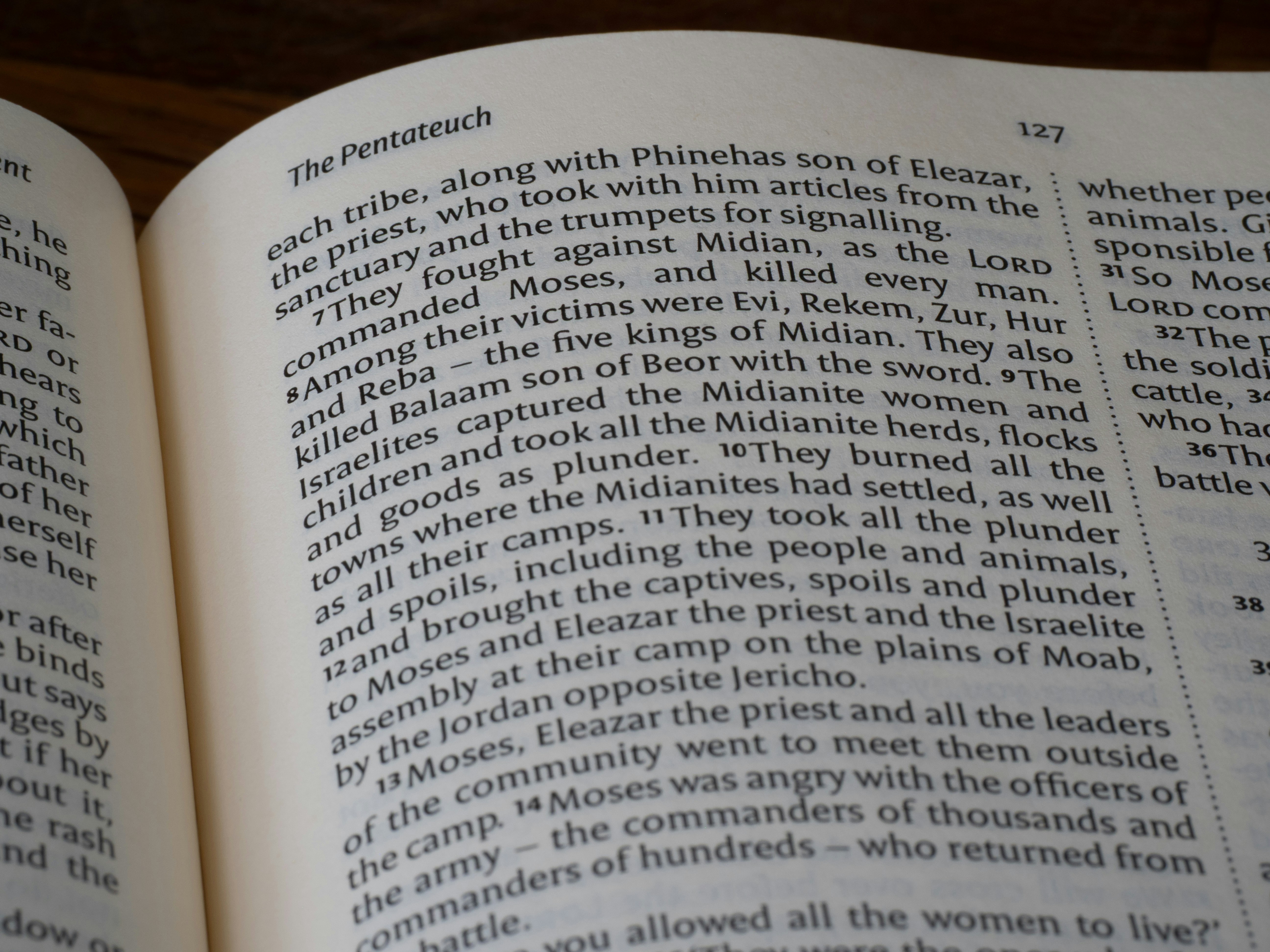 Underscored Manuscript: The Battle Text on a Turning Page