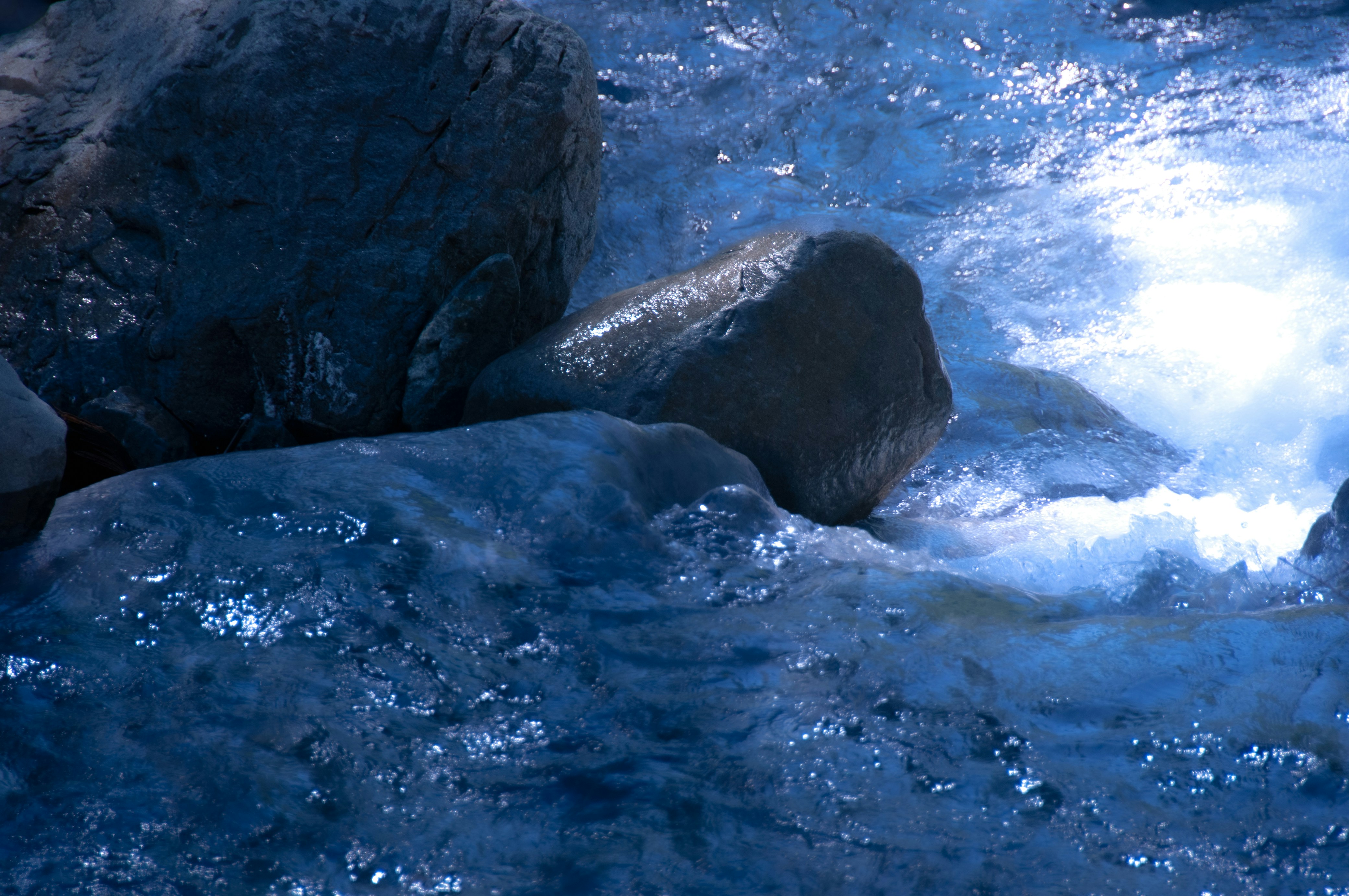 Rushing Blue Veins: A Fragment of Glacier Flow