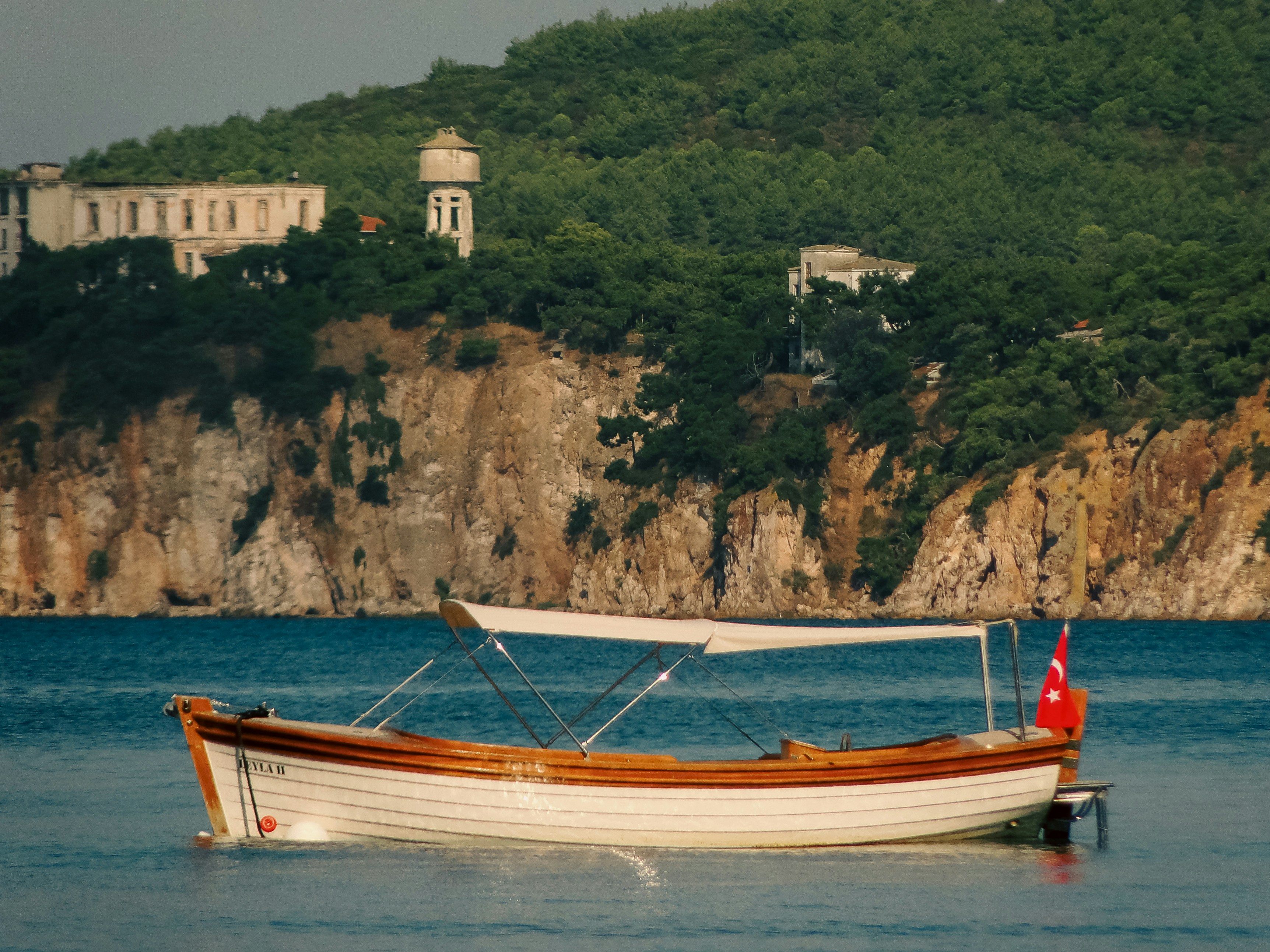 Boat at Rest Along Coastal Cliffs under a Quiet Sky