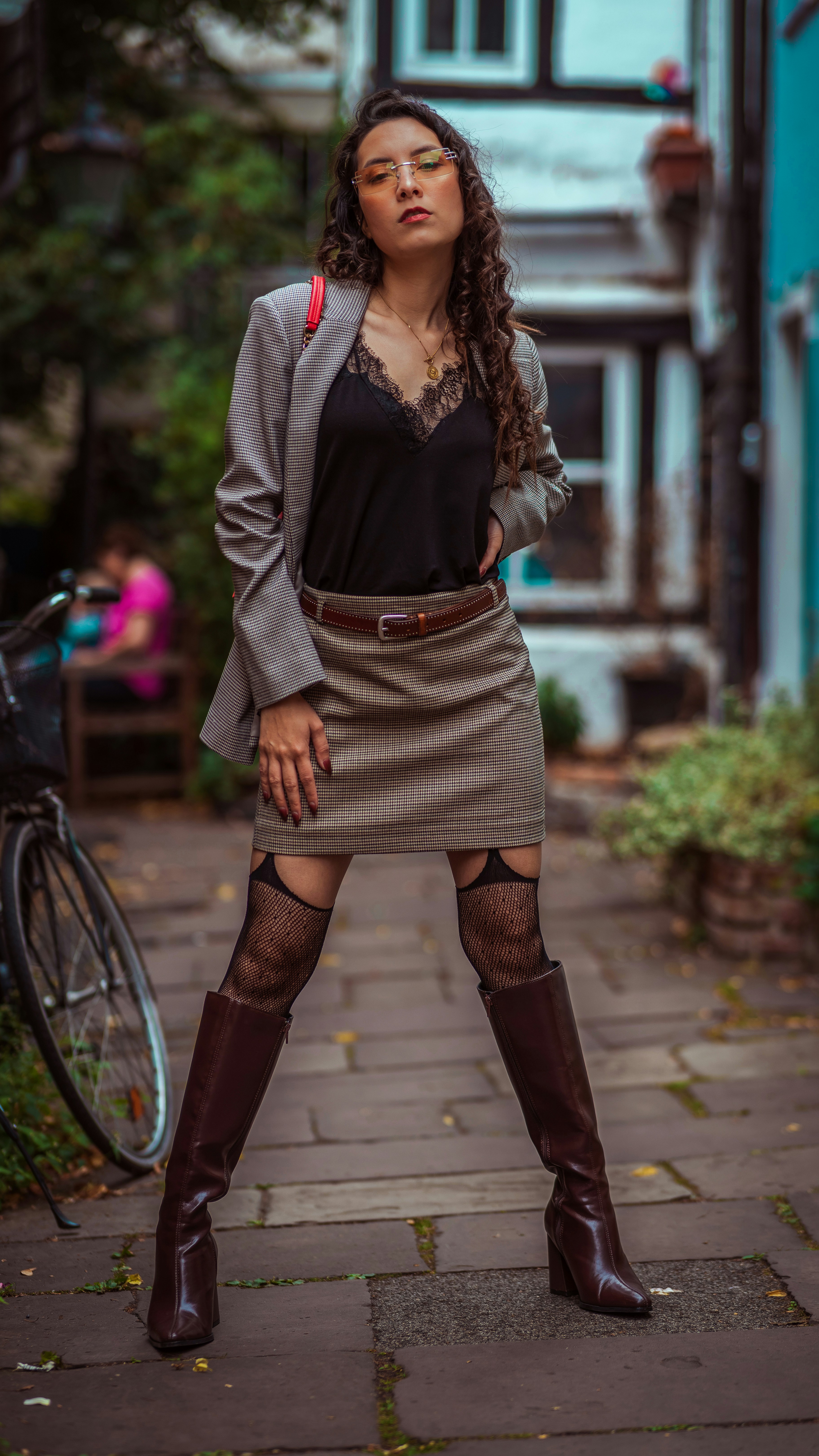 Power Pose in a City Corridor: Sharp Edges, Soft Focus