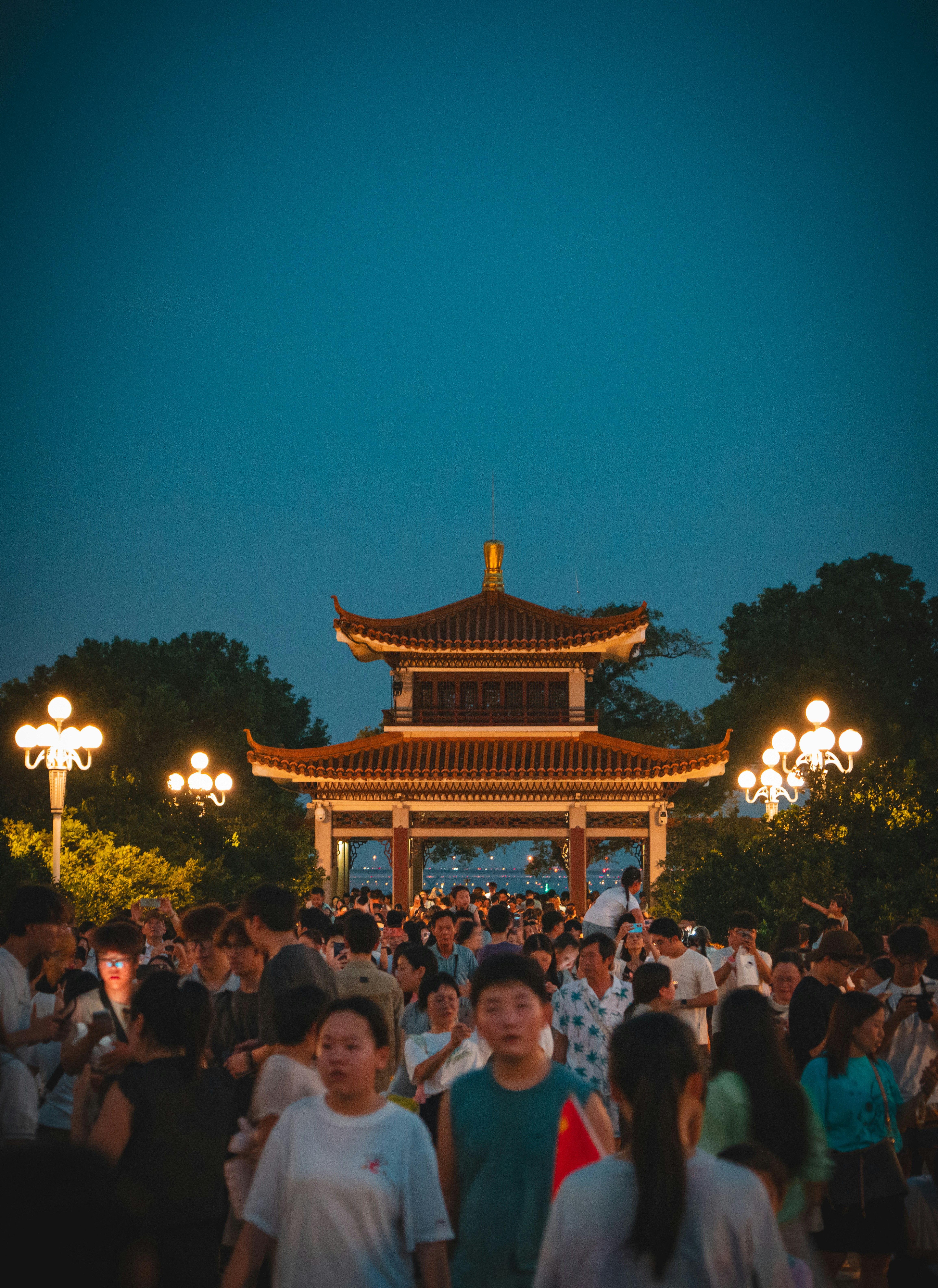 Night Ceremony Under the Eaves: A Temple Gate Surrounded by a Crowded Plaza