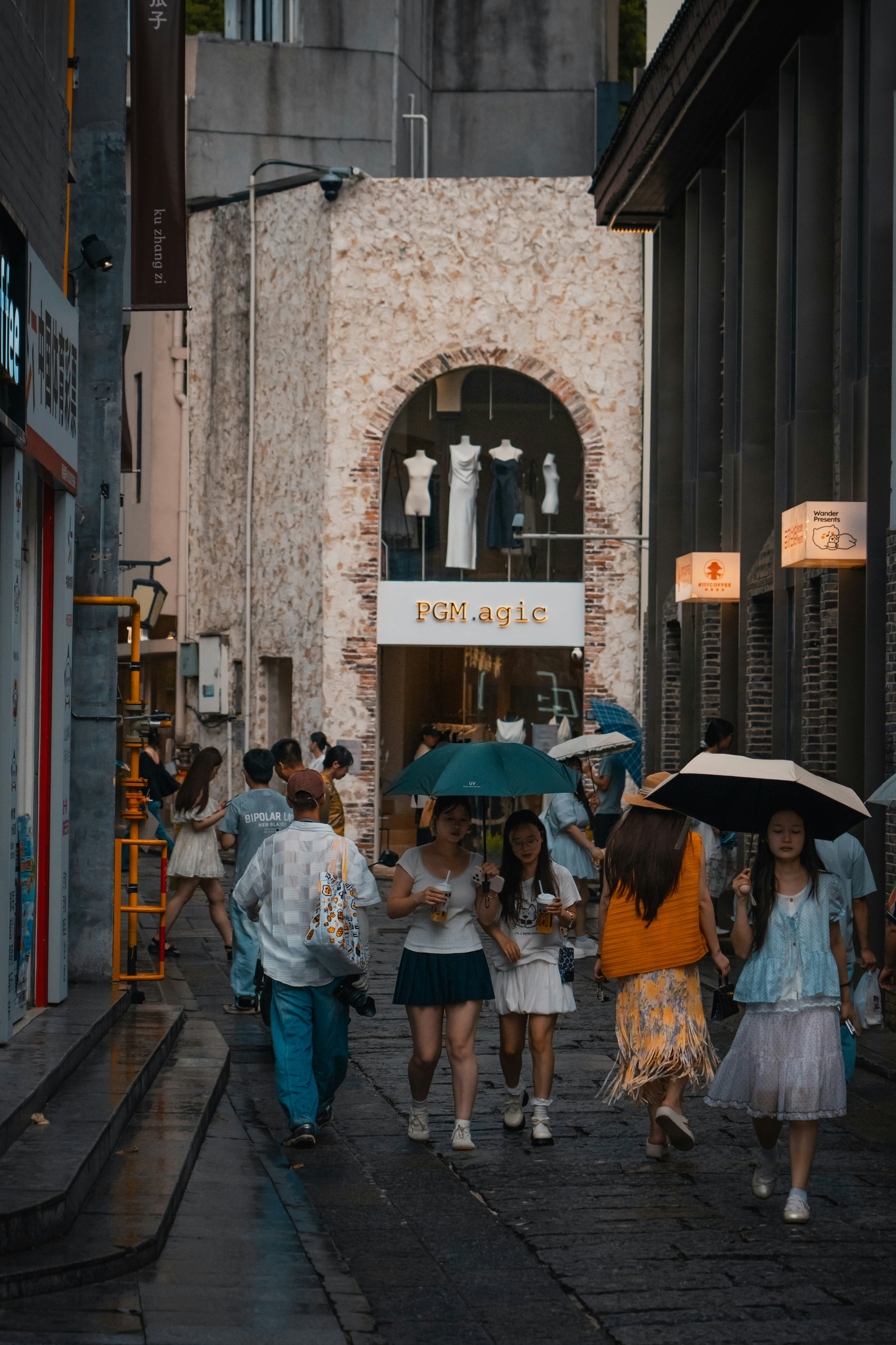 Midday Pulse on a Cobblestone Avenue
