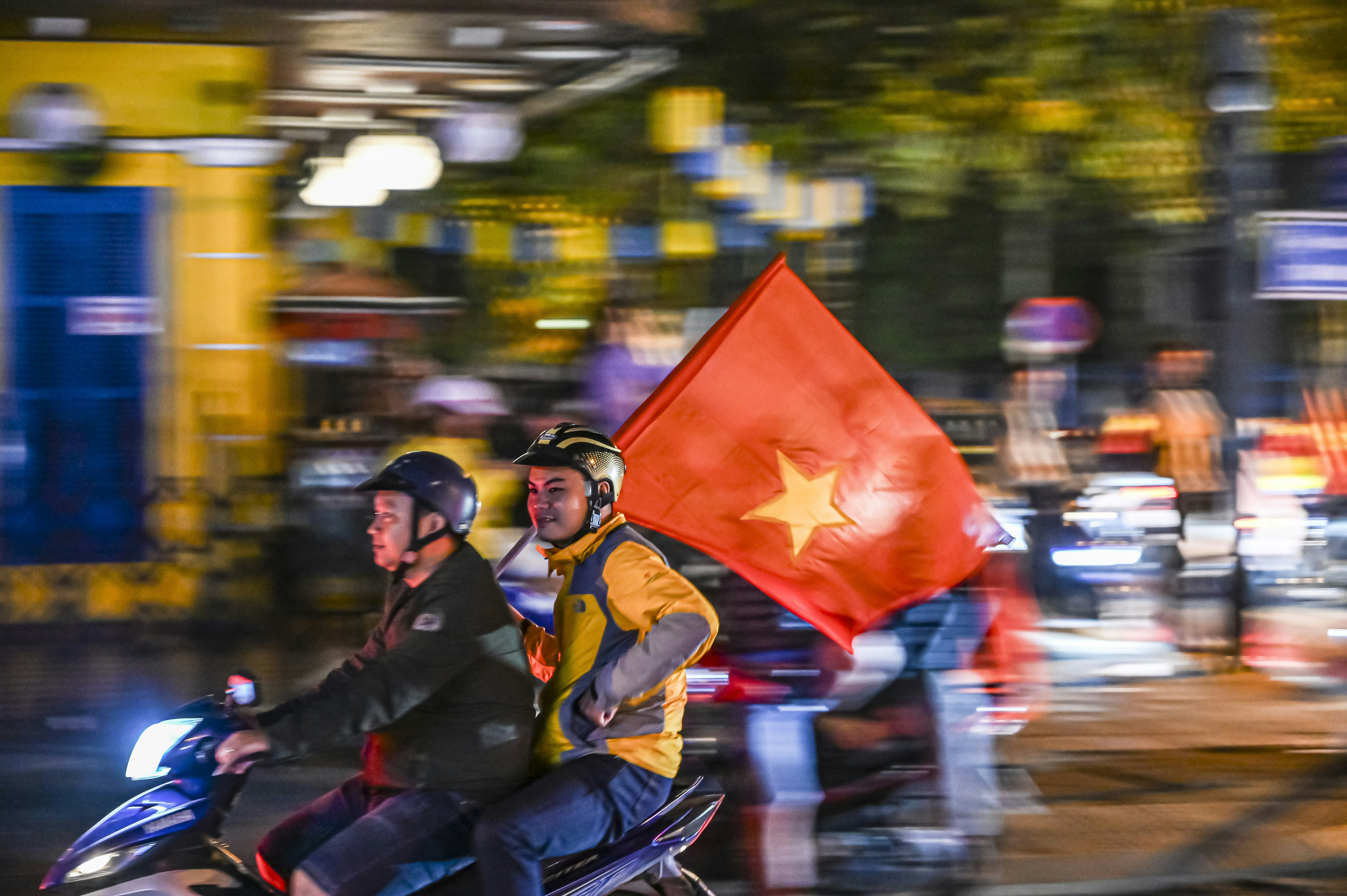 Red Flag Ride: Easterly Vietnamese Street in Motion