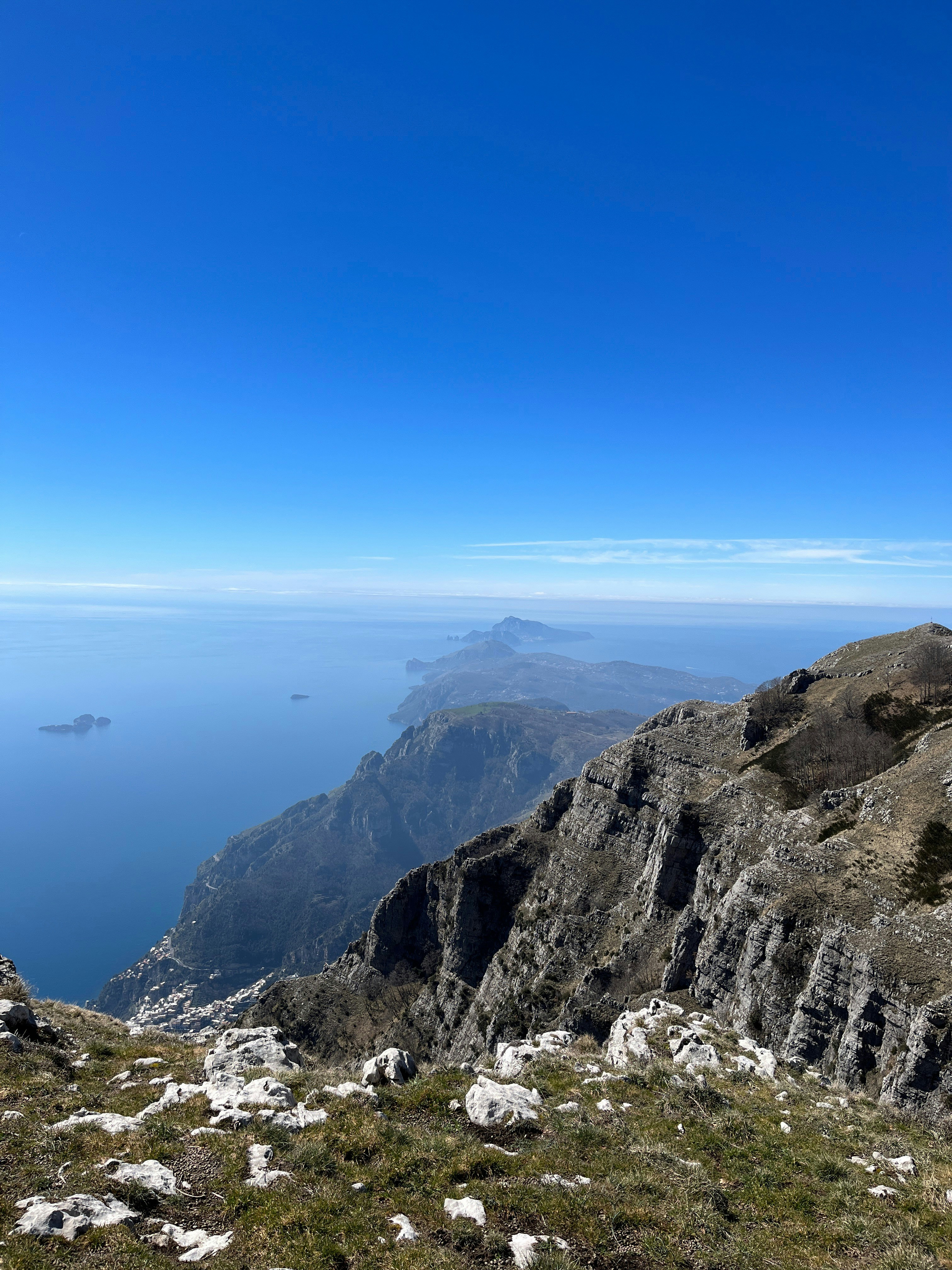 Cliffside Horizon: A Sea of Peaks and Blue Quiet