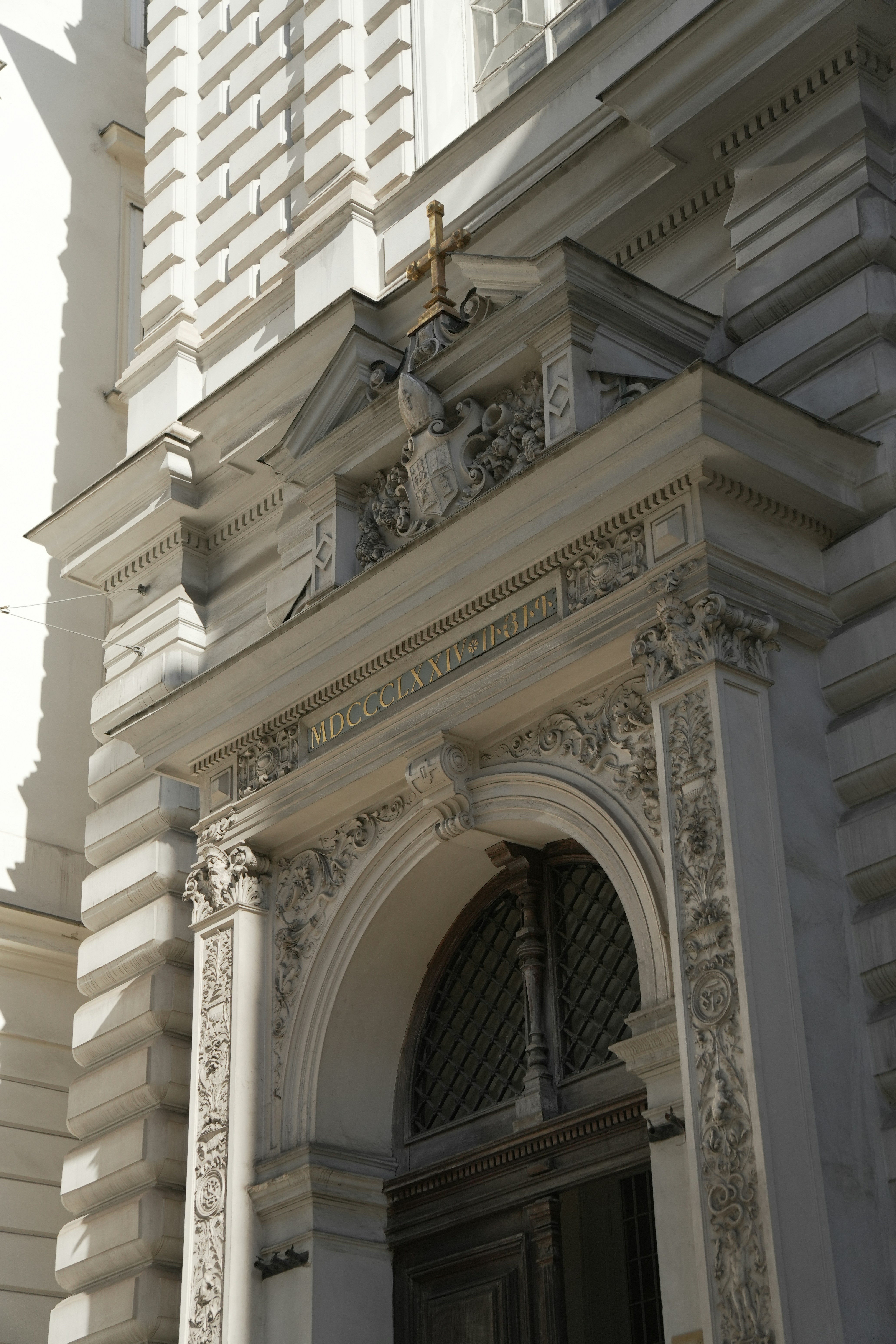 Ornate Facade Crown: A Sunrise at the Grand Archway
