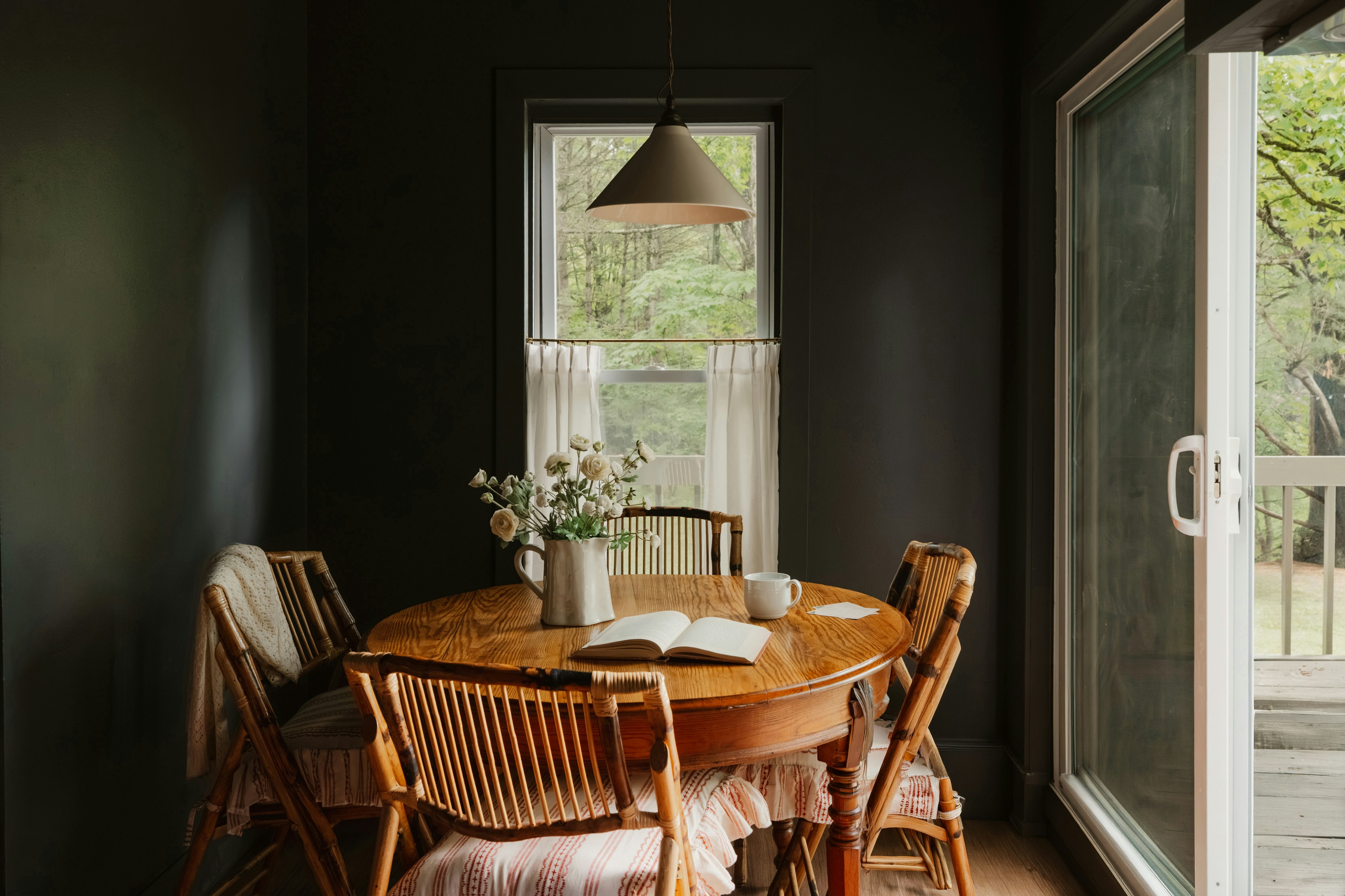 Sunlit Round Table Ritual in a Quiet Dining Nook
