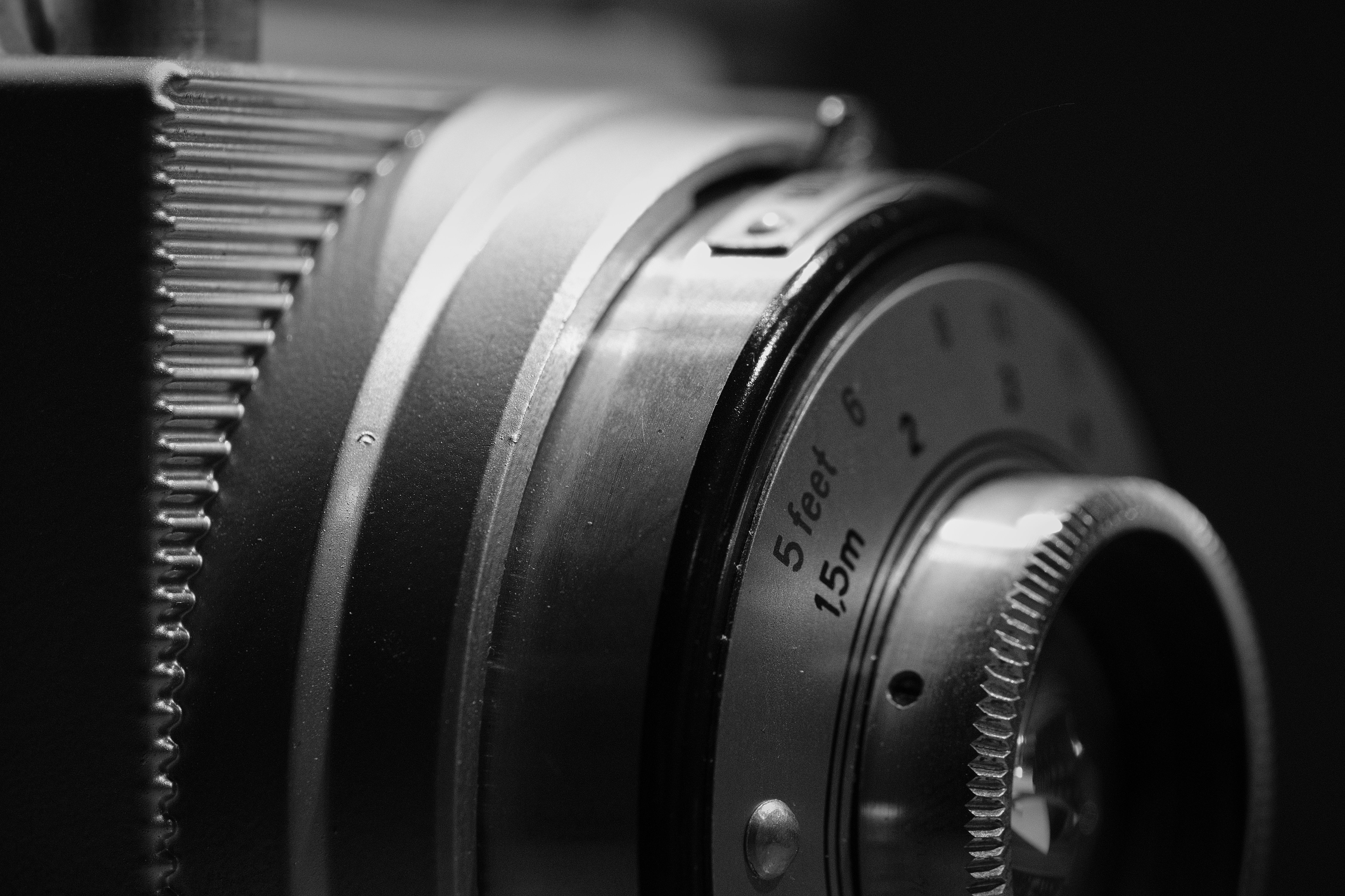 Close-up of a vintage lens:刻度 and knurling in monochrome