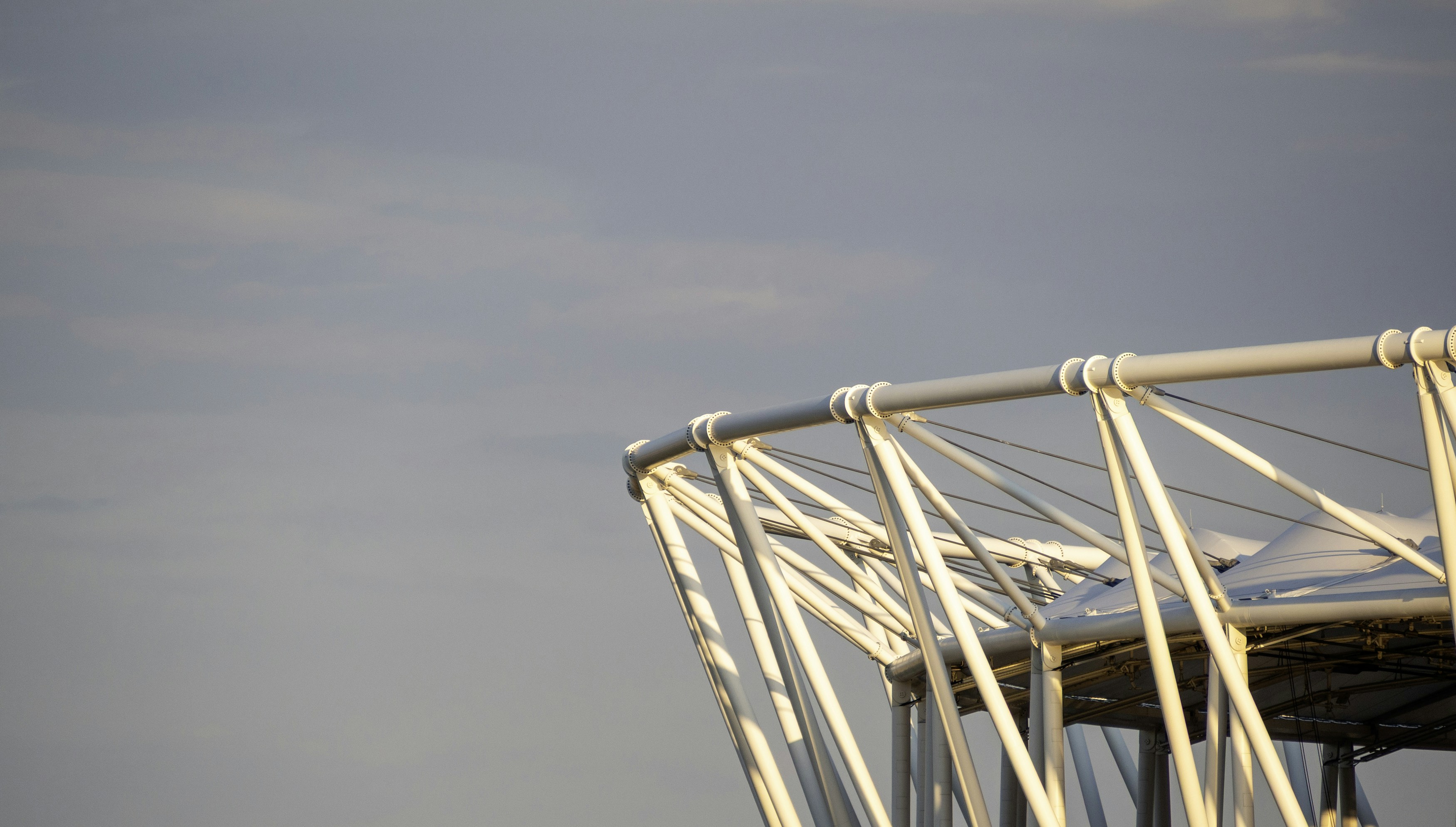 Architectural Lattice: A Corner of Structural Light