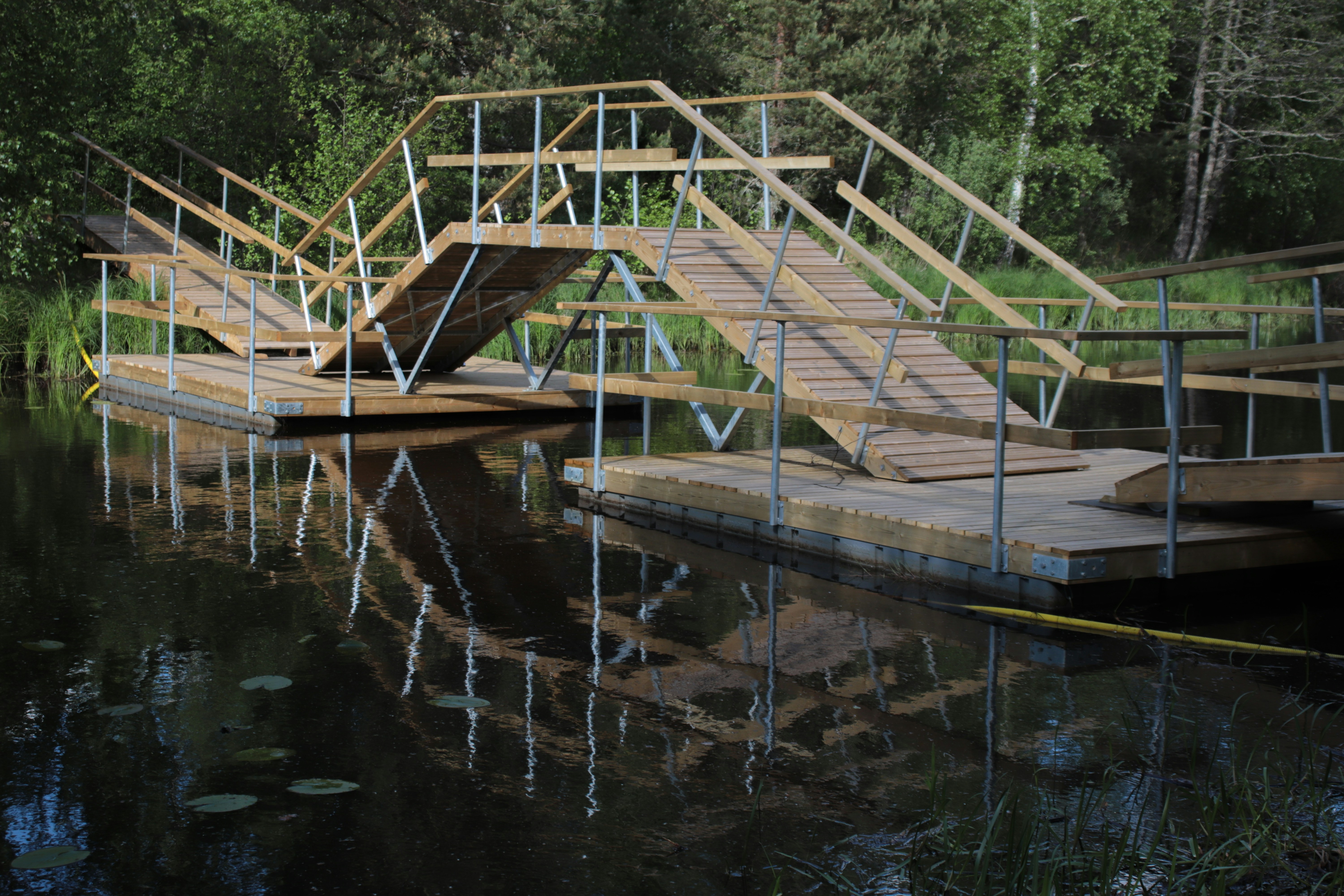 Interwoven Steps: A Quiet Bridge Across the Pond