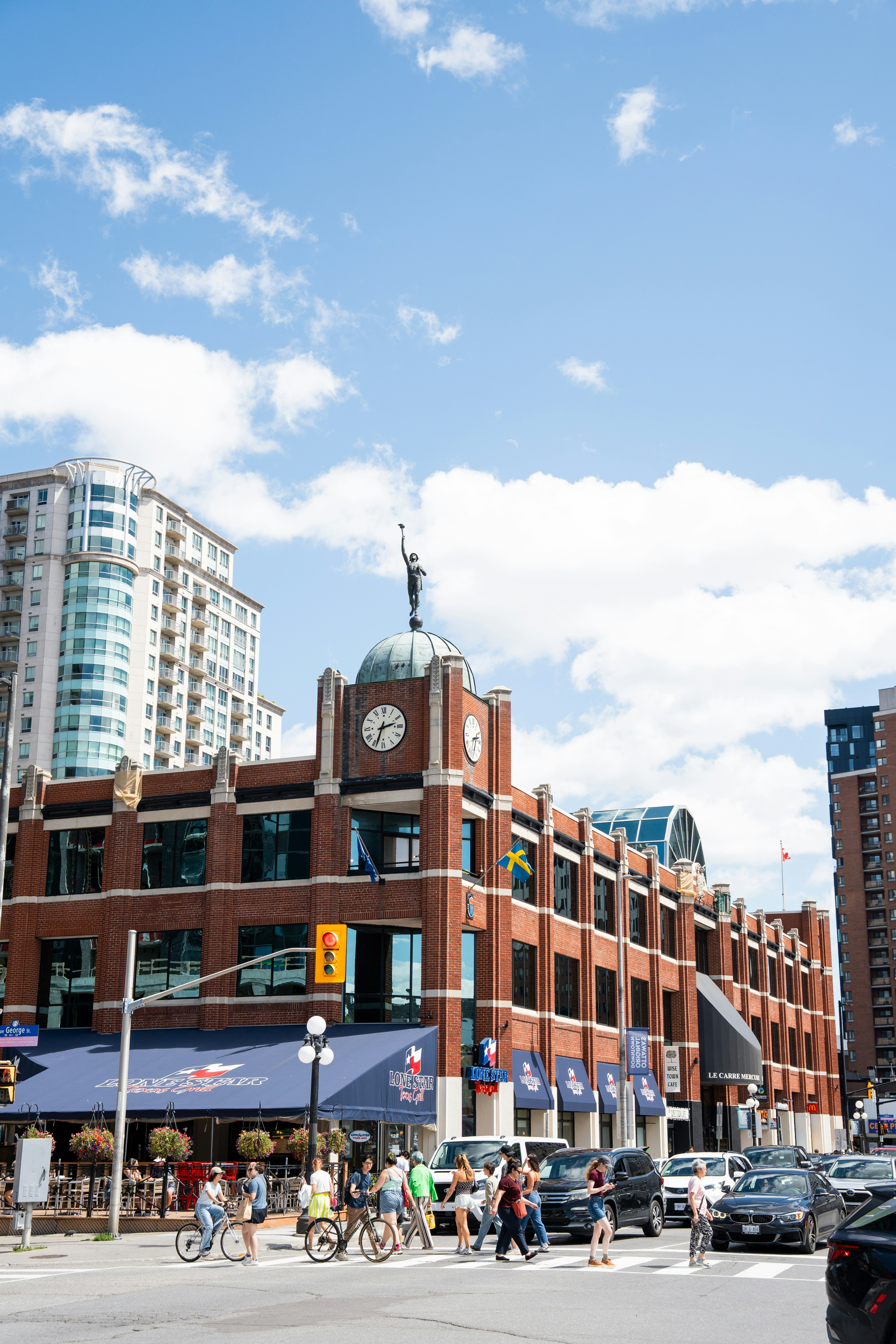 Clock Tower, Urban Pace: A City Corner Bustling Under a Clear Sky