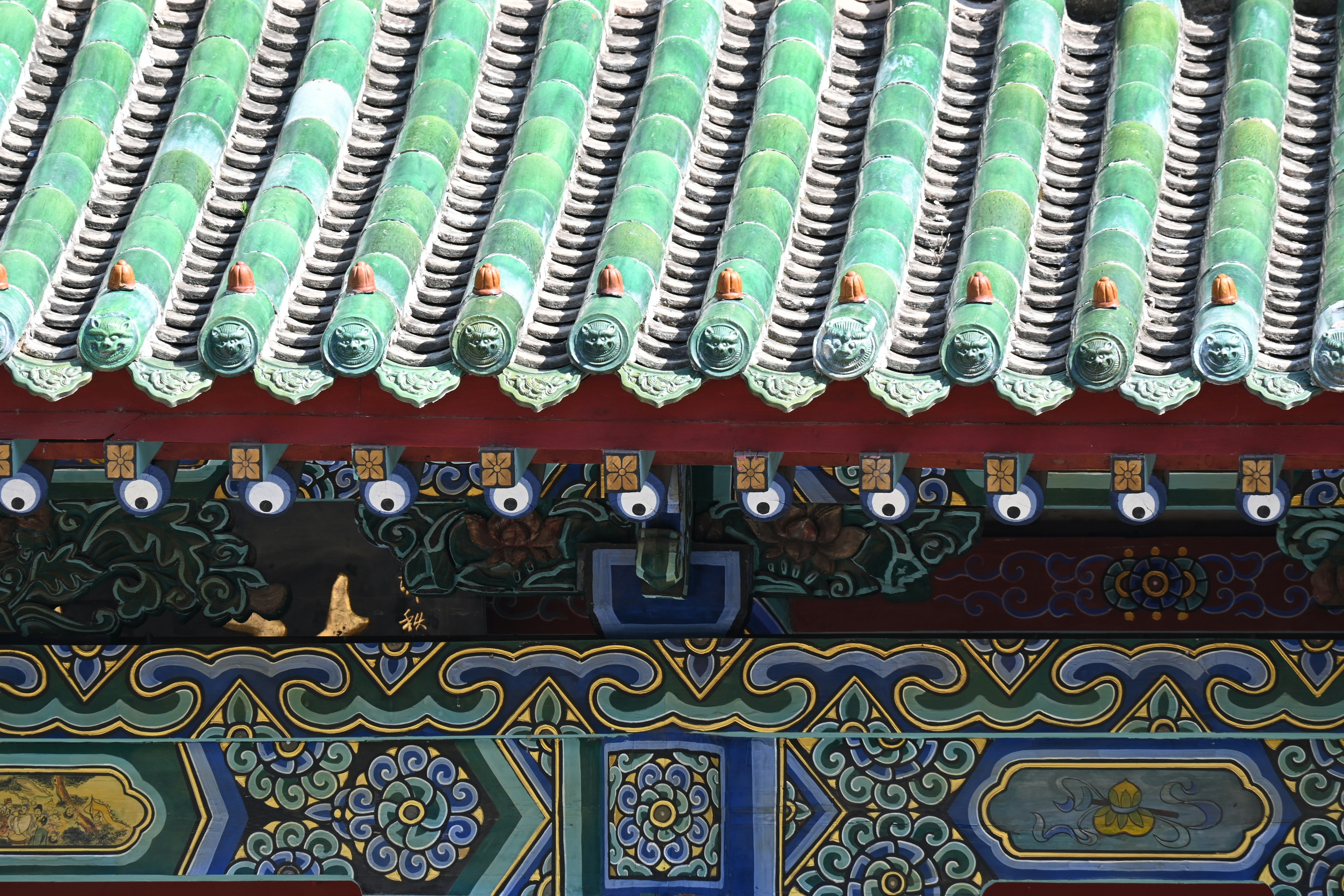 Ornate Frieze Undercurved Roof Tiles: A Tapestry of Detail