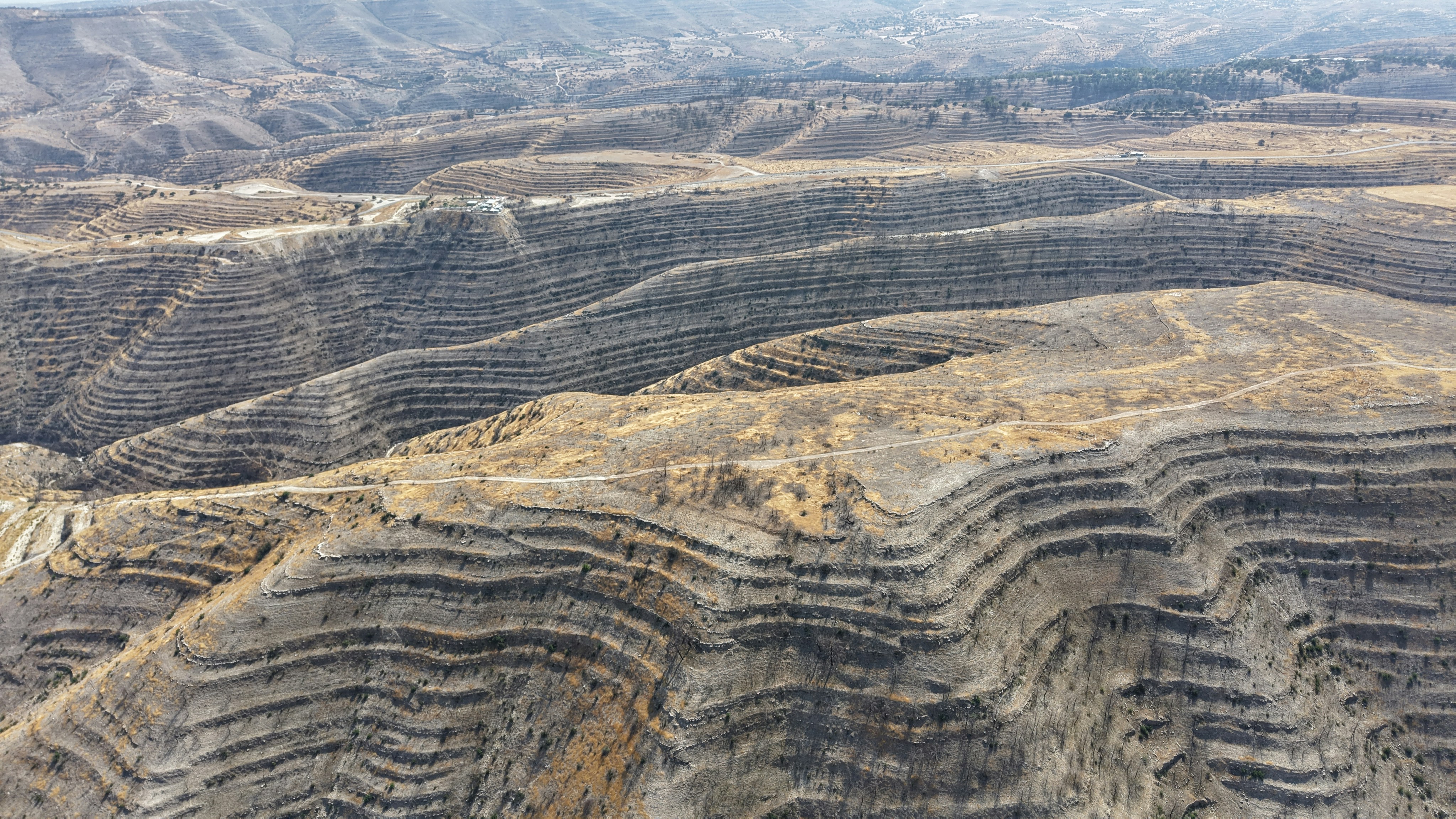 Echoes of the Canyon: Layered Echo Terraces Beneath a Quiet Sky