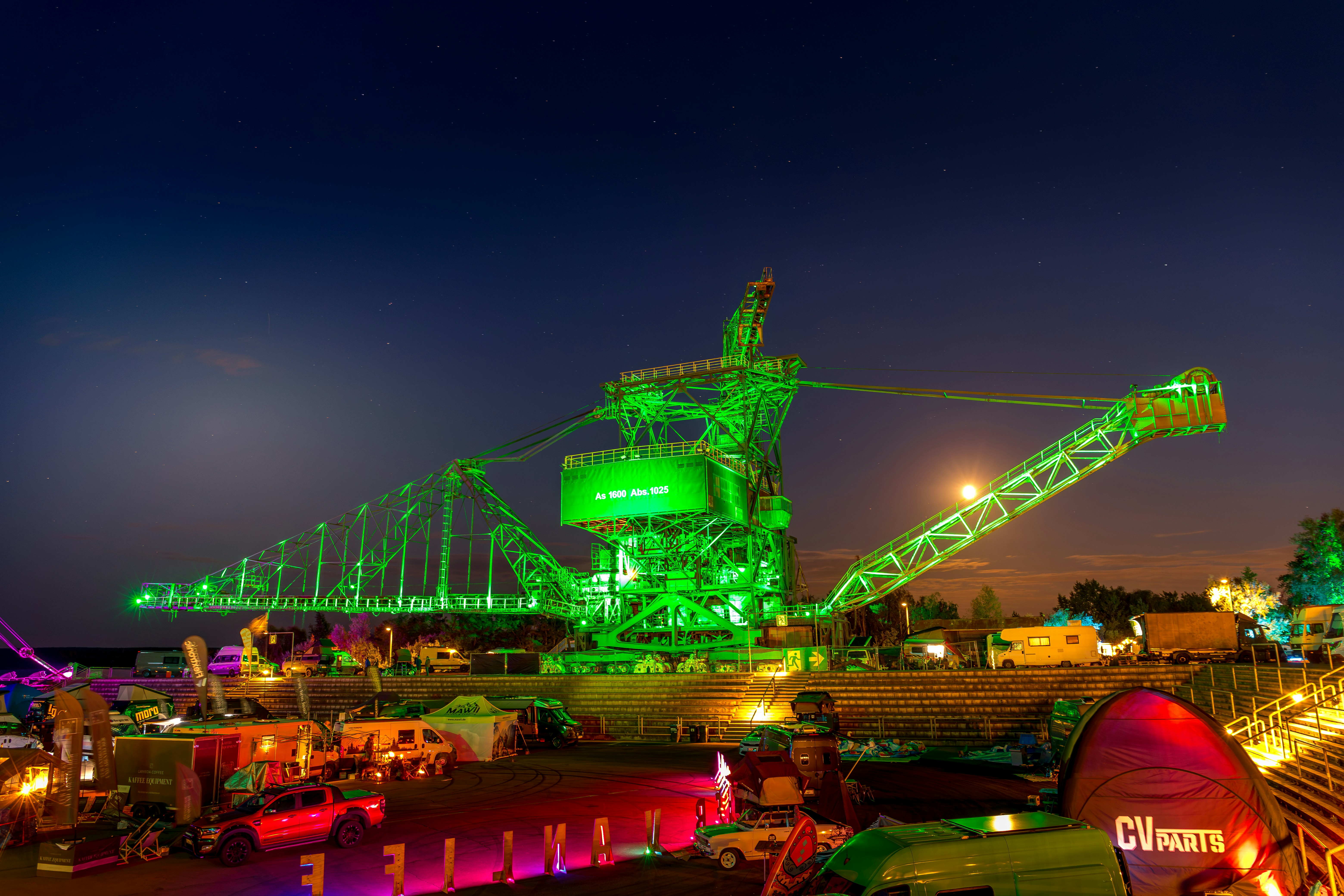 Neon Titan: A Night at the Green Gantry