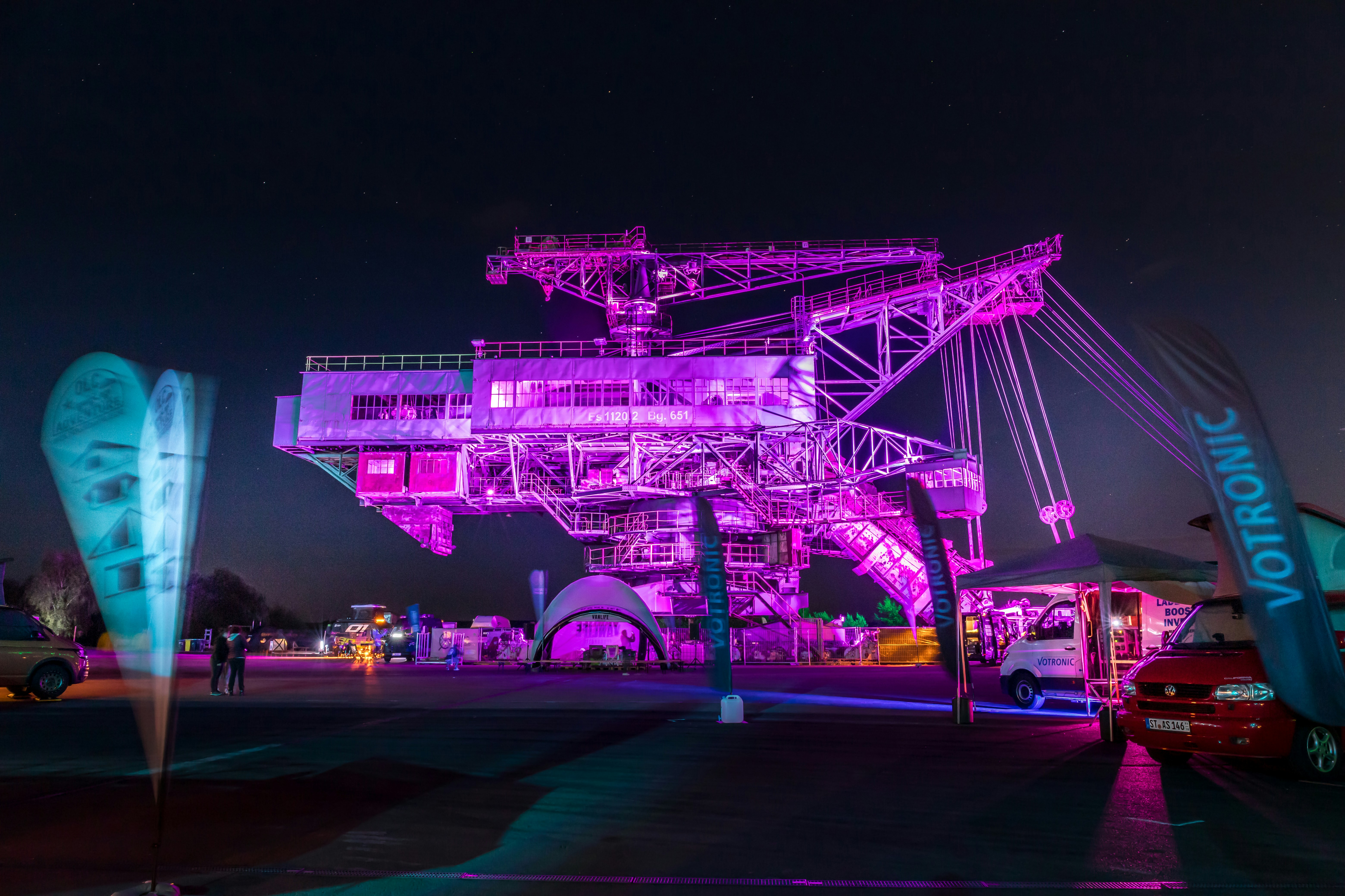 Neon-Illuminated Rig: Nighttime Exhibit of Industrial Architecture