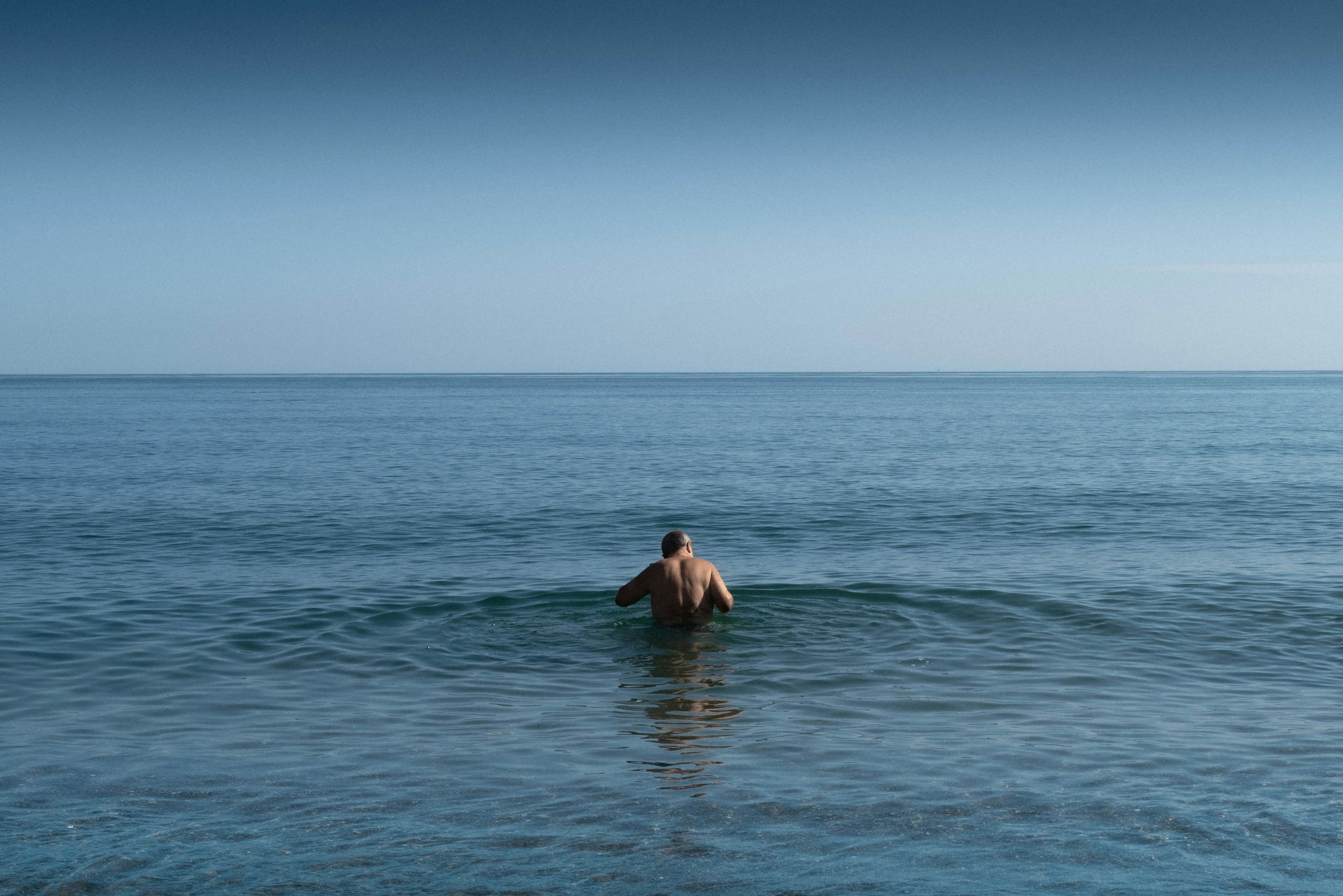 Solitary Diver: A Quiet Moment in Blue Depths